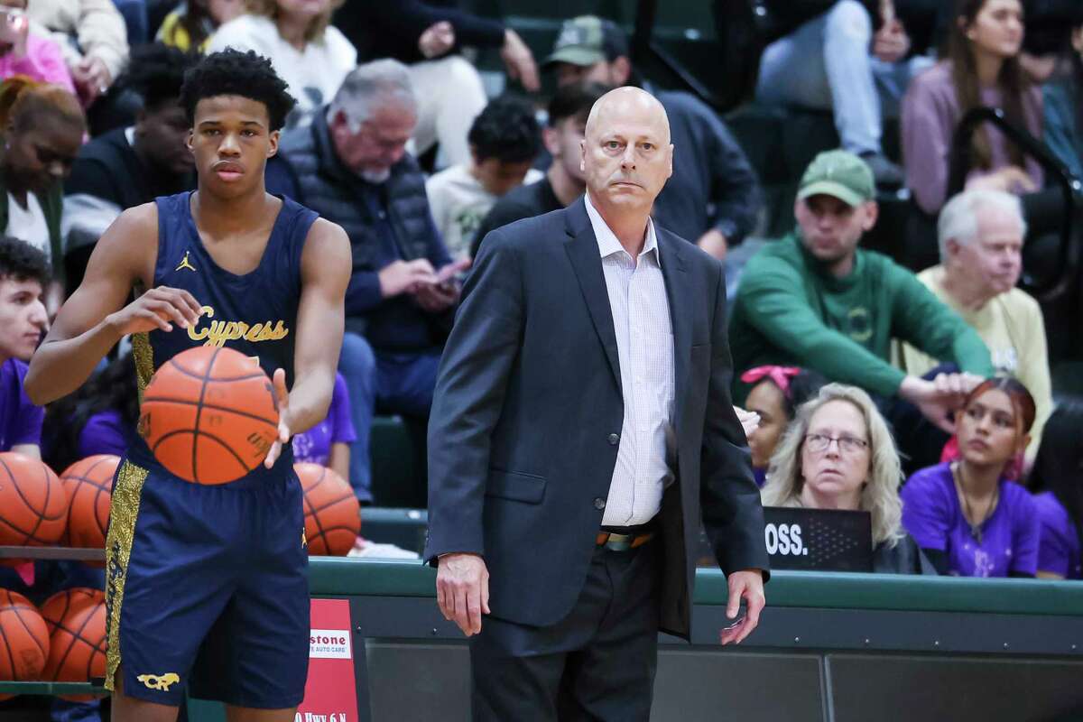 Cypress Falls Golden Eagles win their 12th consecutive game