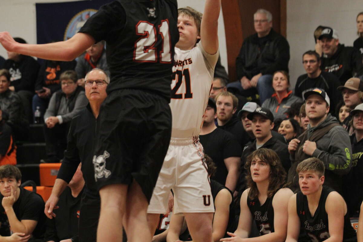 Ubly boys hoops clips Harbor Beach with three-pointers