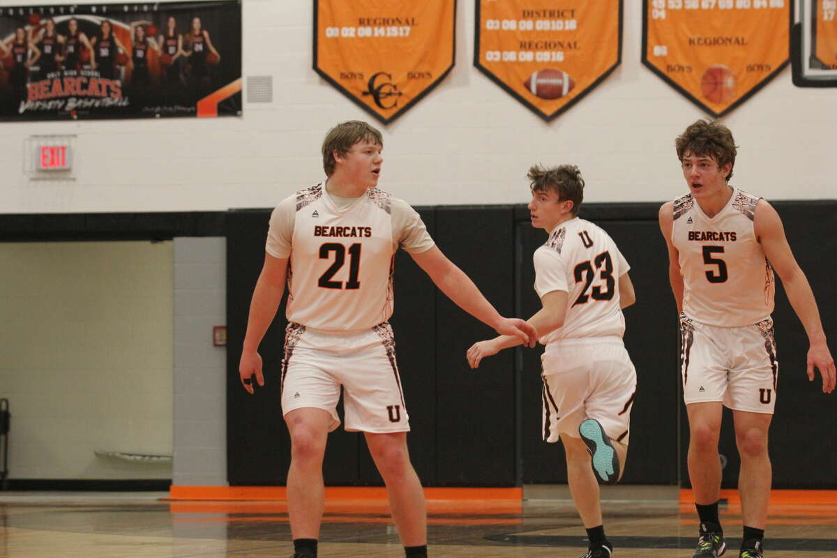 Ubly boys hoops clips Harbor Beach with three-pointers