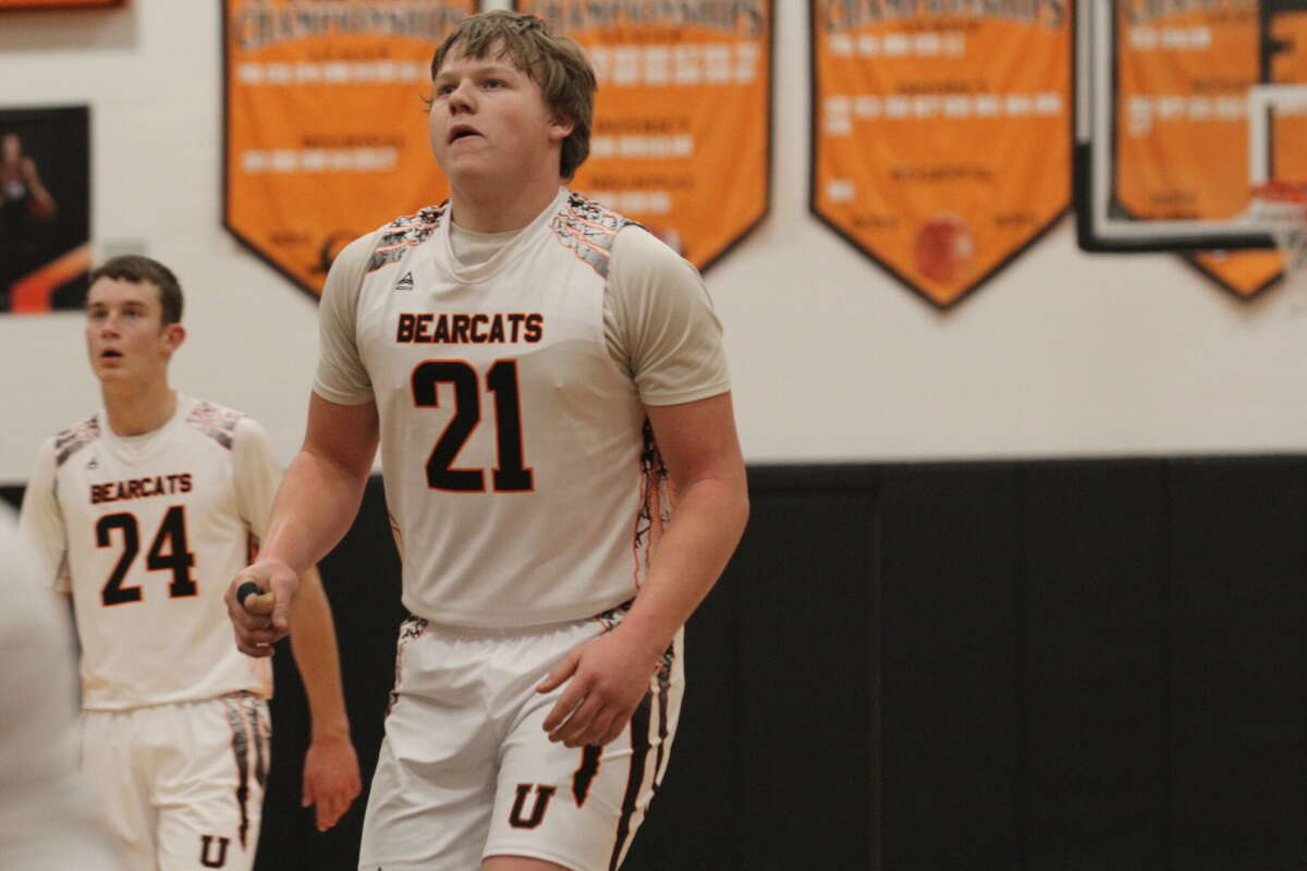 Ubly boys hoops clips Harbor Beach with three-pointers