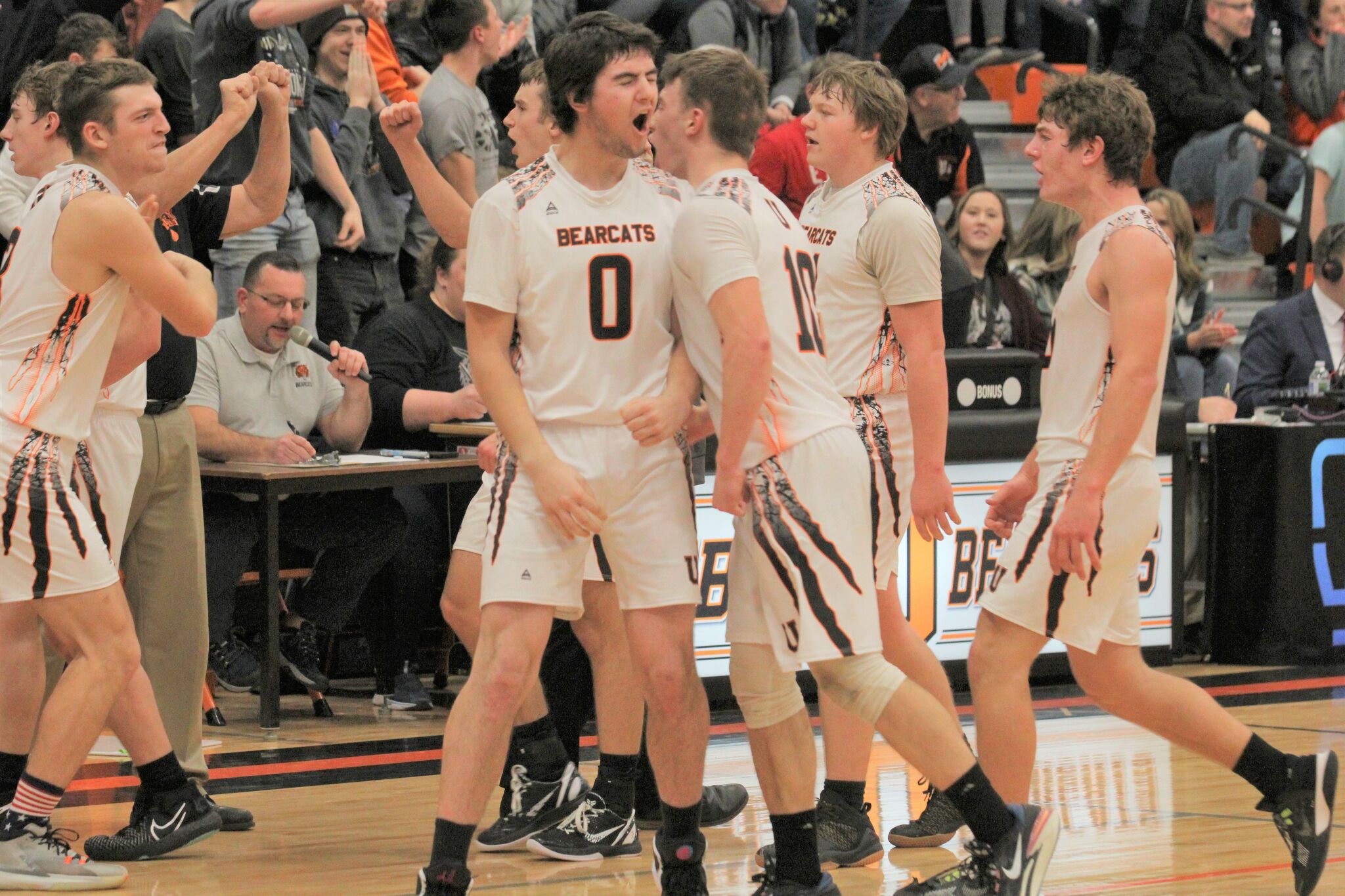 Ubly boys hoops clips Harbor Beach with three-pointers