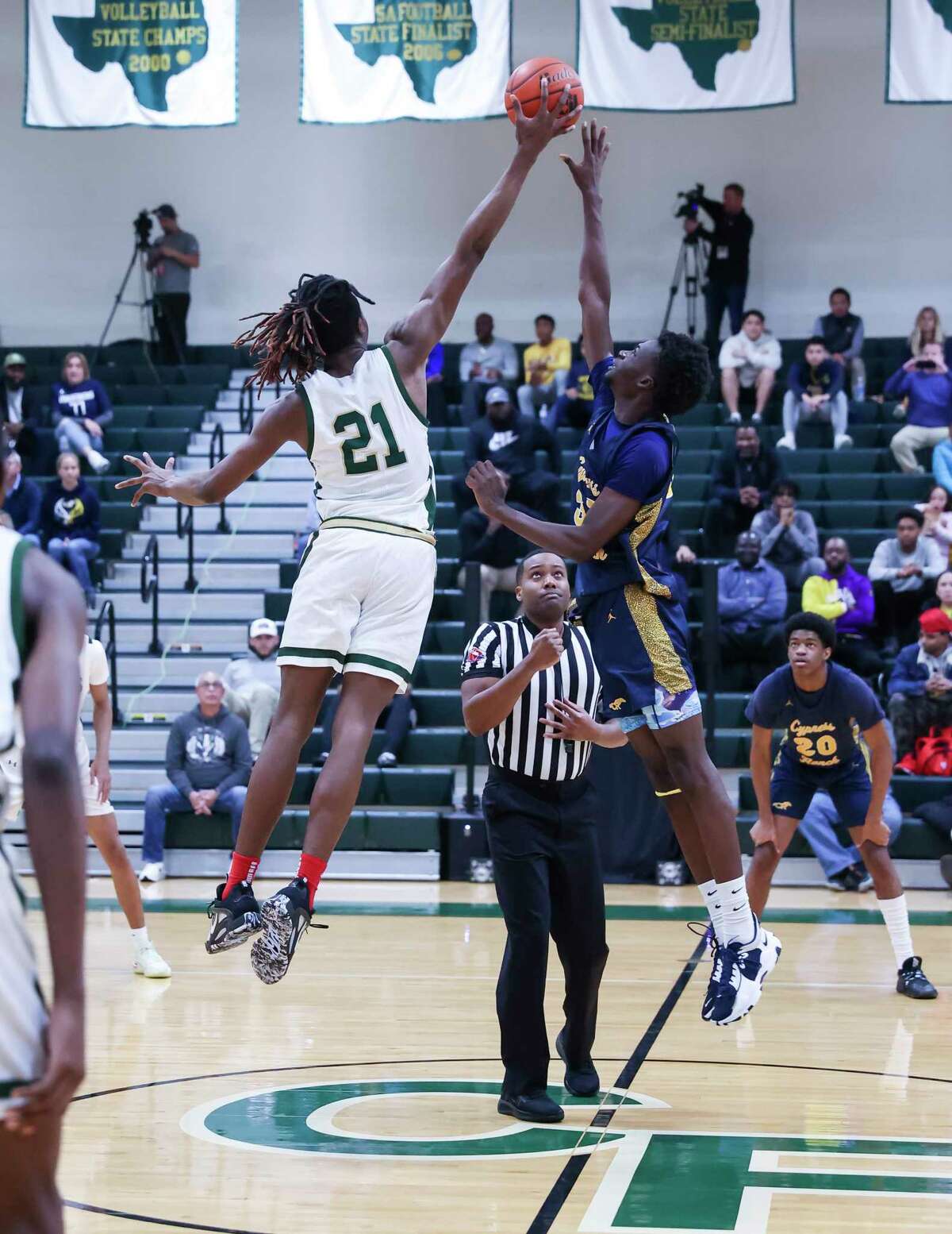 Cypress Falls Golden Eagles win their 12th consecutive game