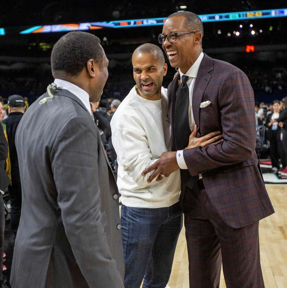 Awful Announcing's NBA rankings list Bill Land, Sean Elliott