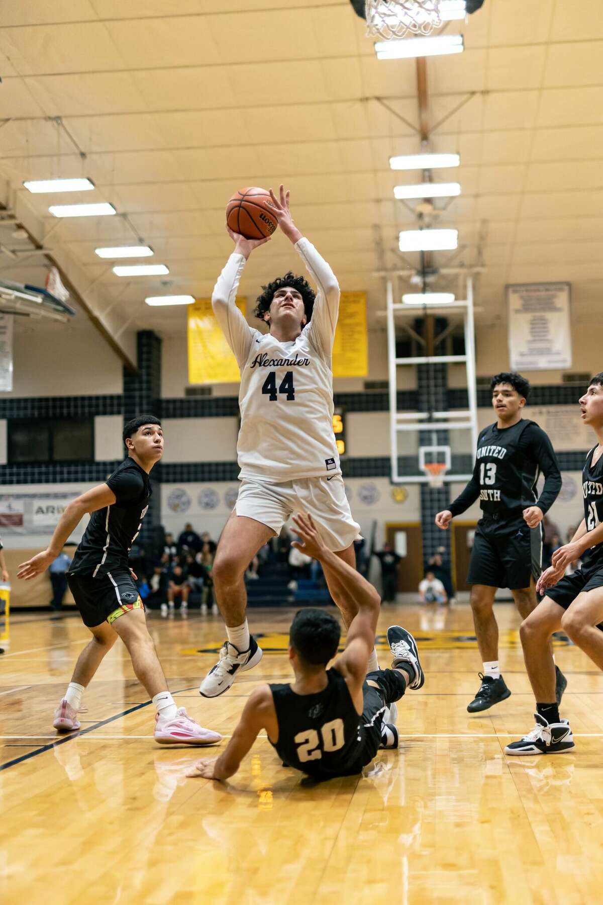 Alexander utilizes Eads' height in win over United South