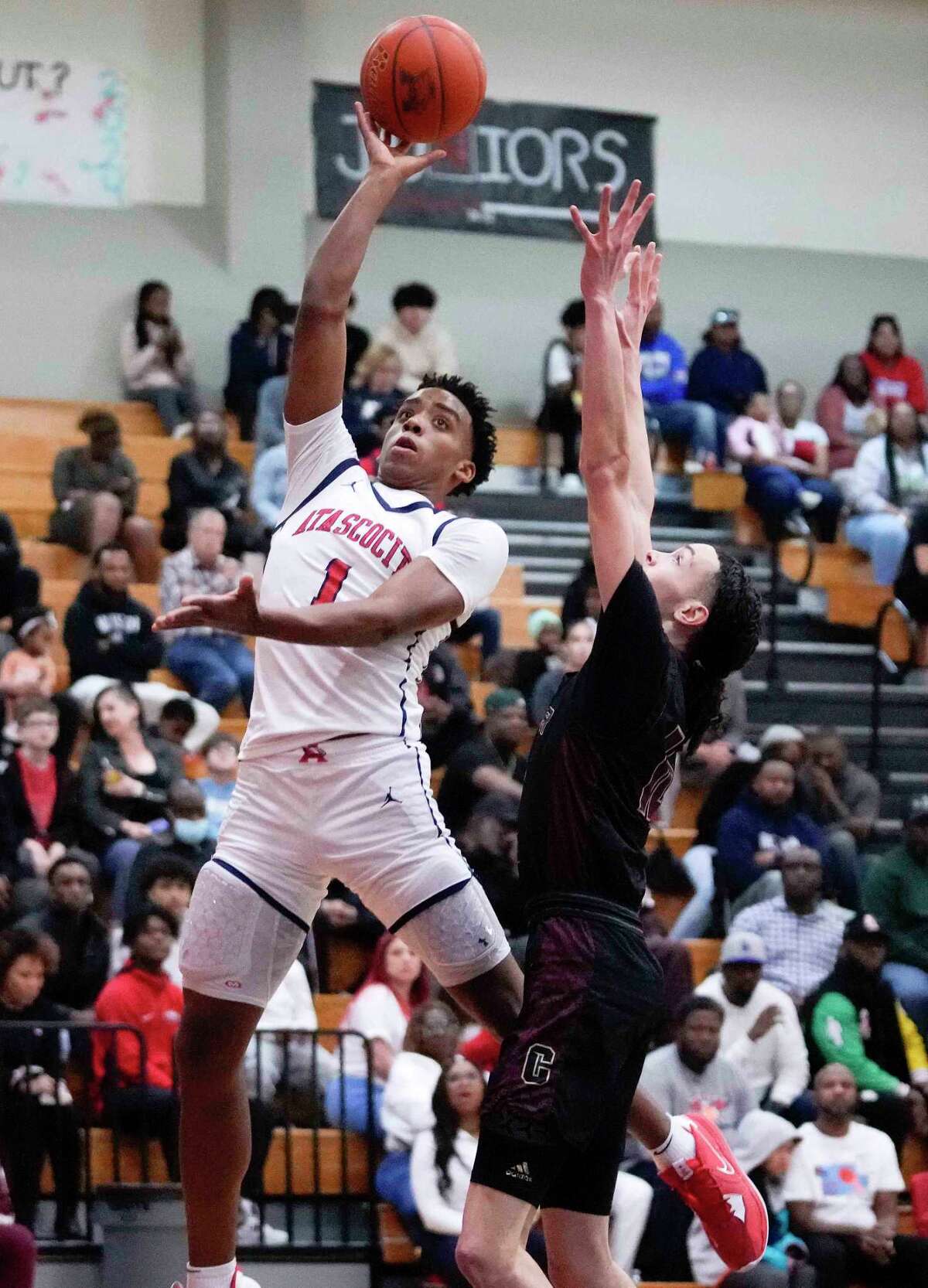 HS boys basketball: No. 24 Summer Creek holds off Atascocita