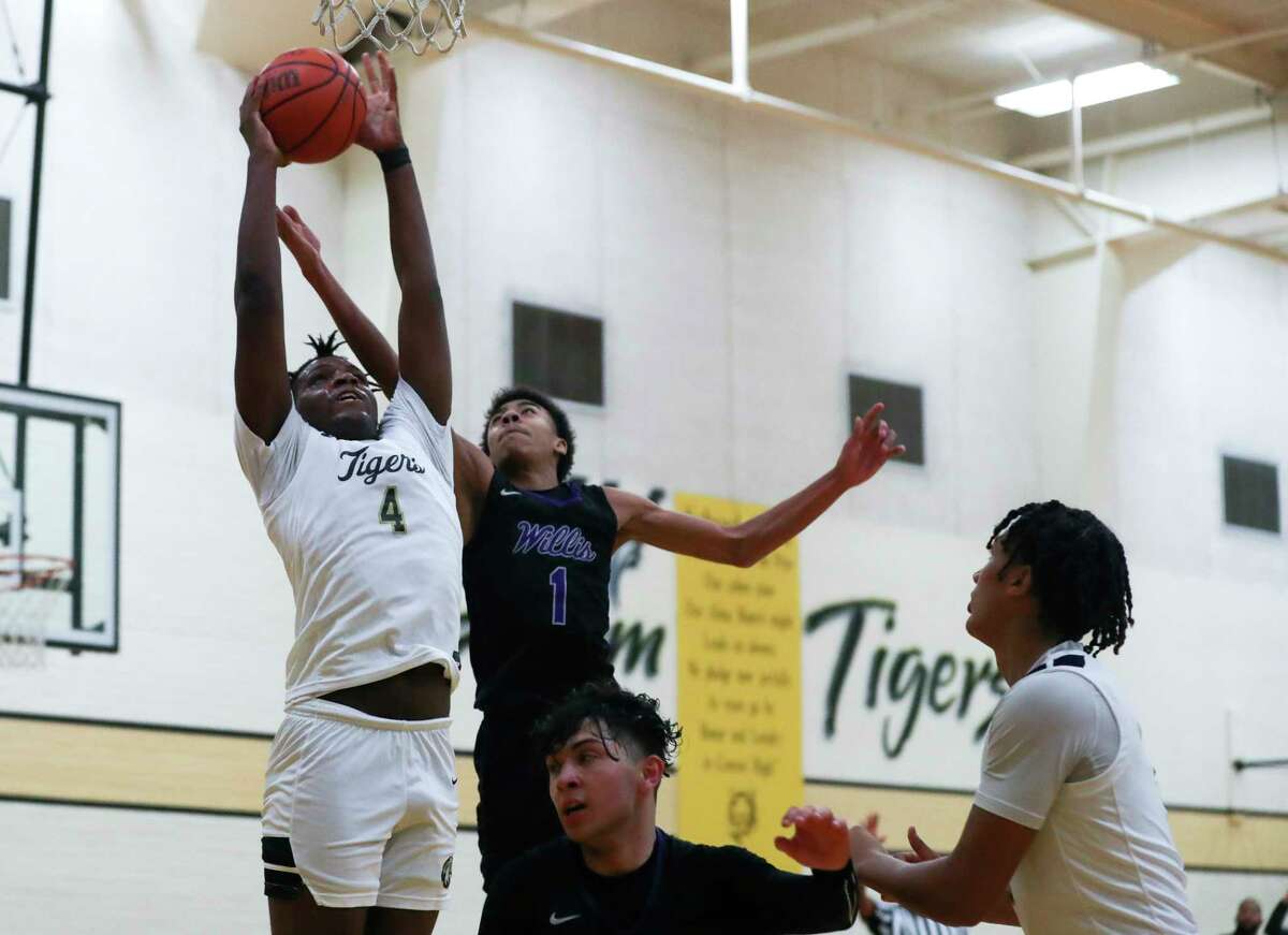 Conroe pulls away late to thwart Willis