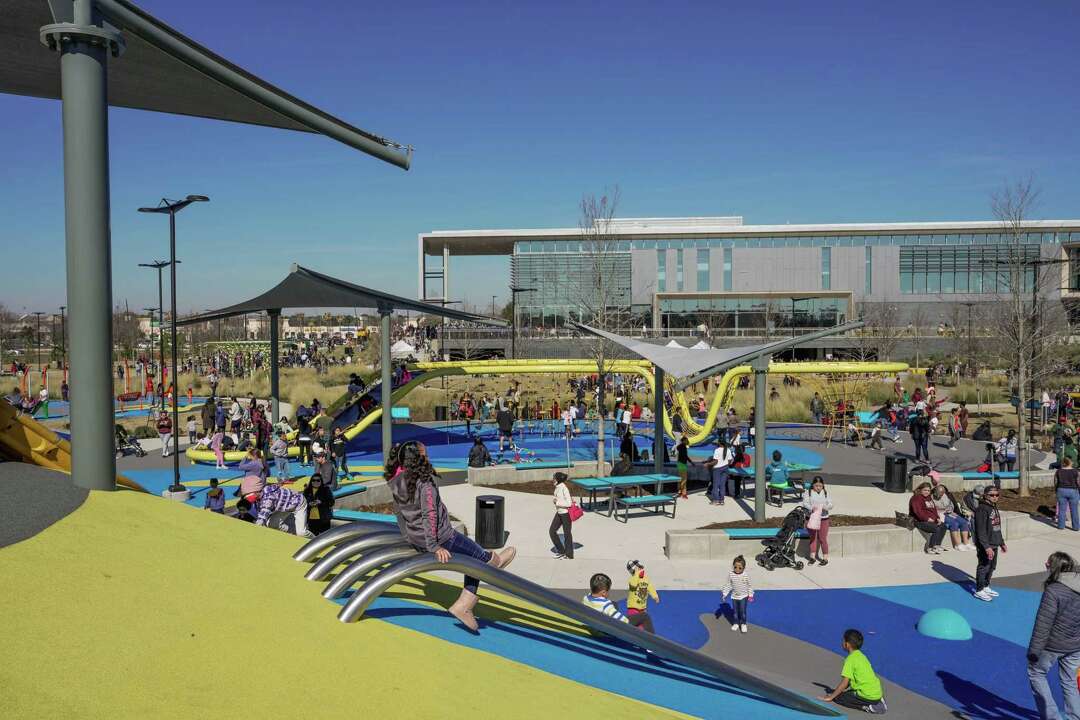 Alief Neighborhood Center opens doors to hundreds of community members