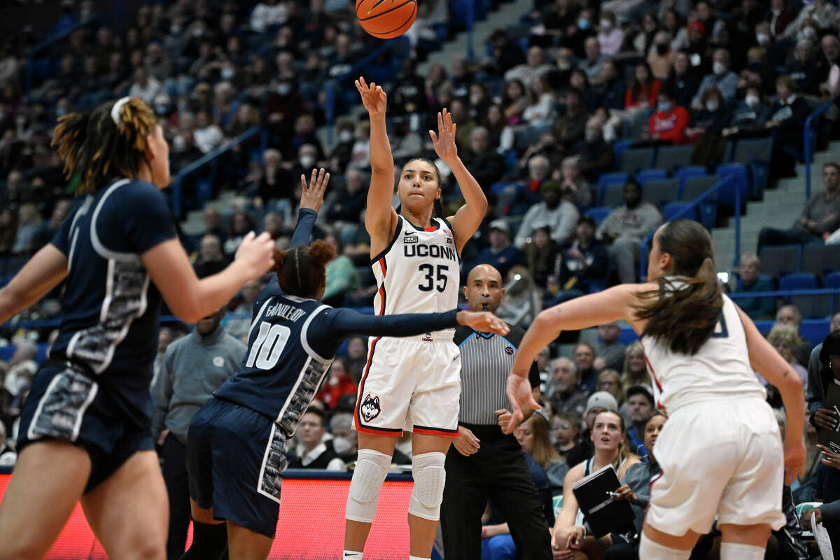UConn star Azzi Fudd does not play in second half vs. Georgetown