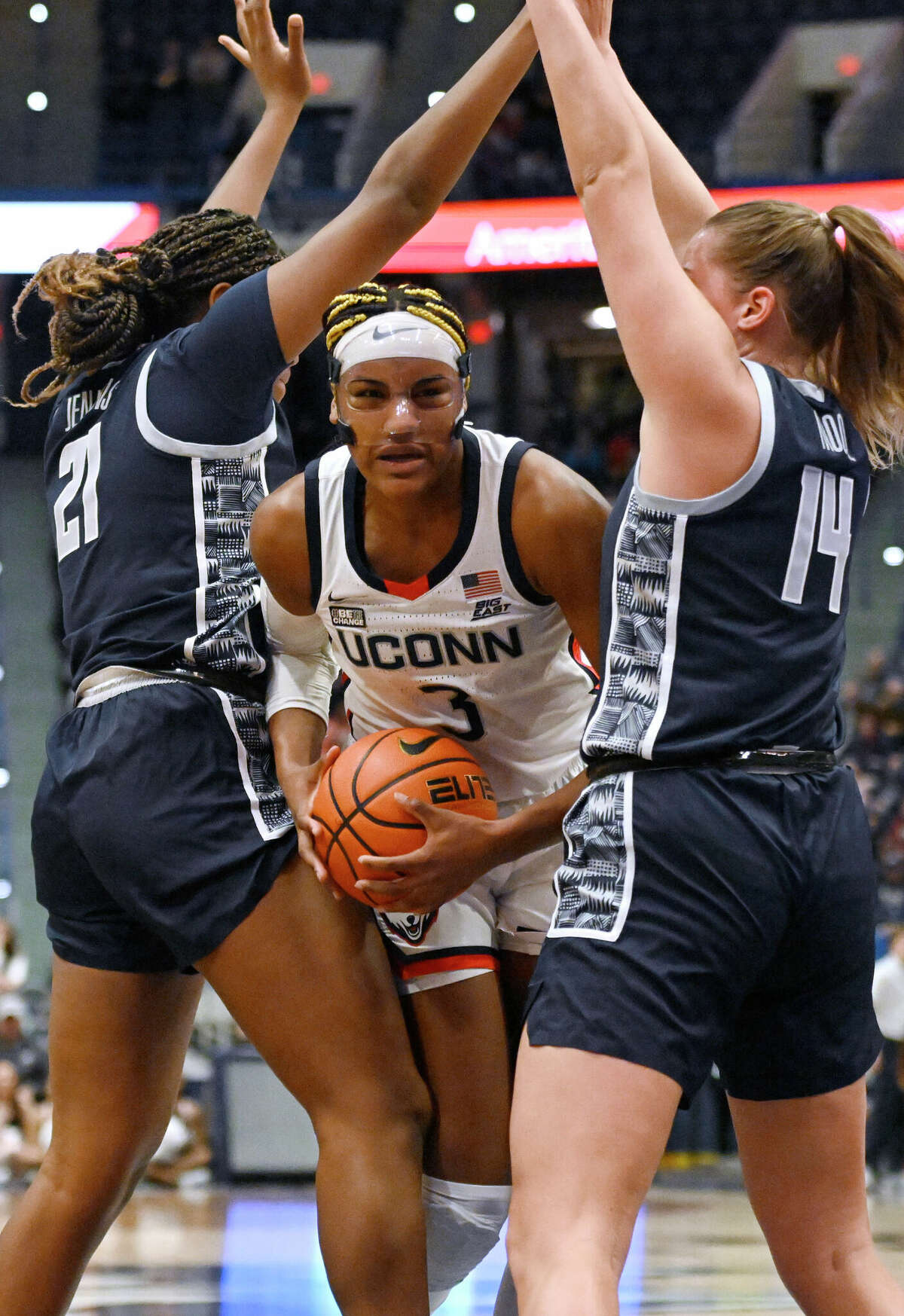 UConn women beat Georgetown with Azzi Fudd injured