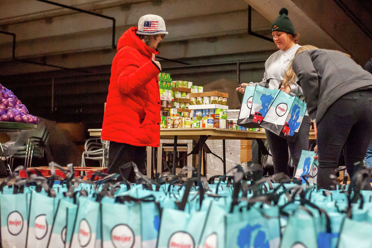 PHOTOS: Midland volunteers distribute food on MLK Day