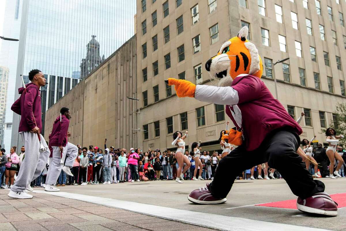 Houston celebrates MLK Day with Black Heritage Society parade