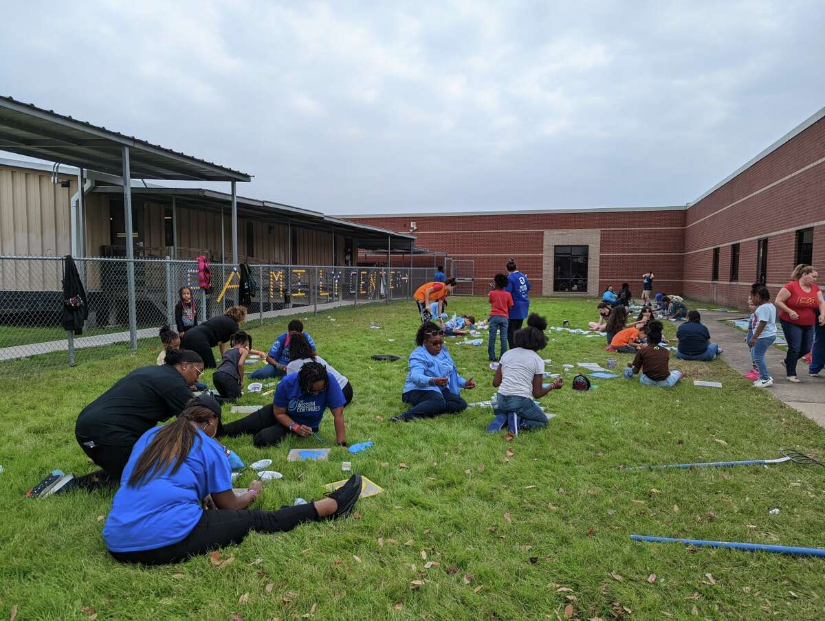 Mission Continues volunteers renovate Aleif ISD school over MLK break