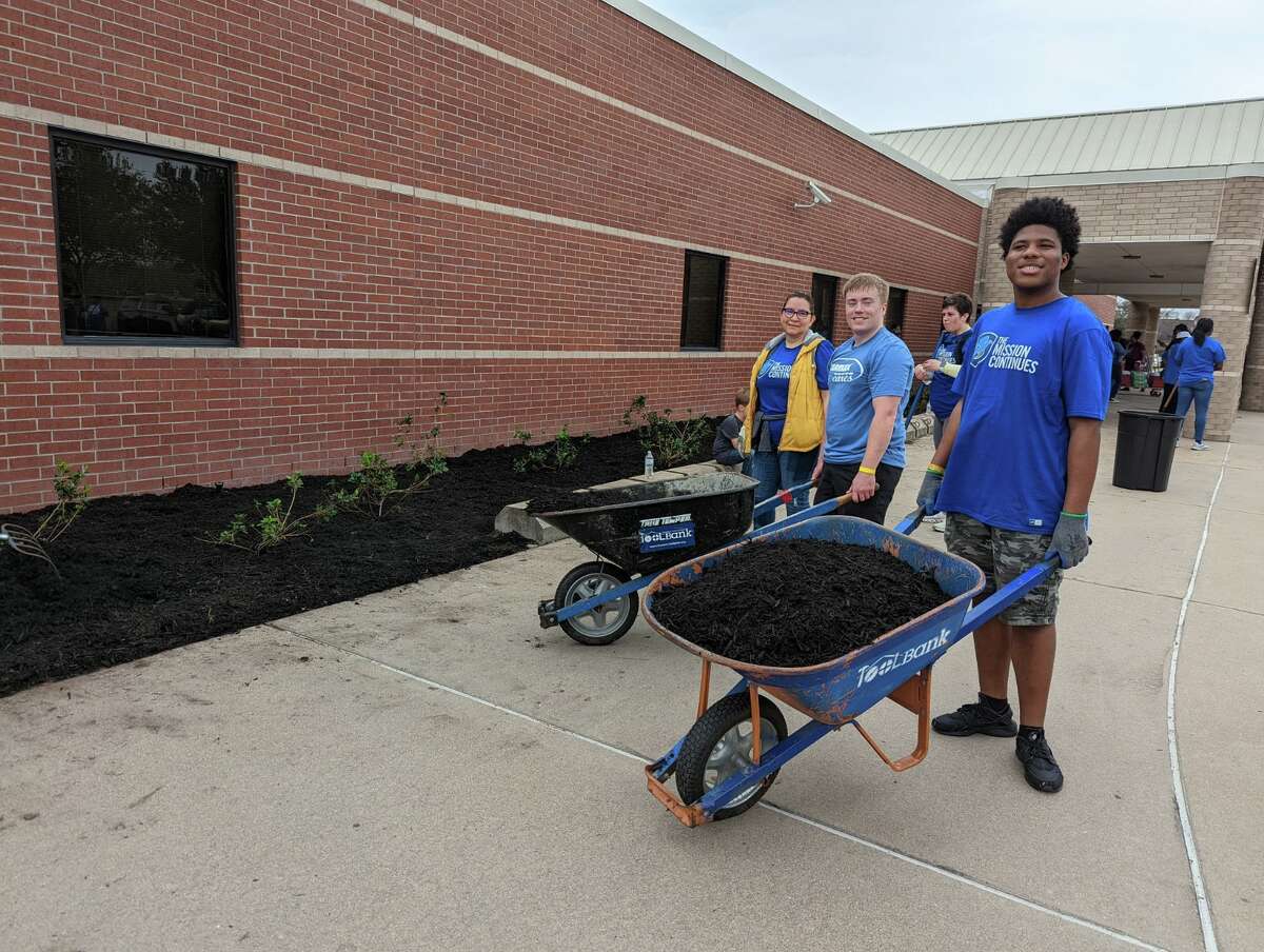 Mission Continues volunteers renovate Aleif ISD school over MLK break
