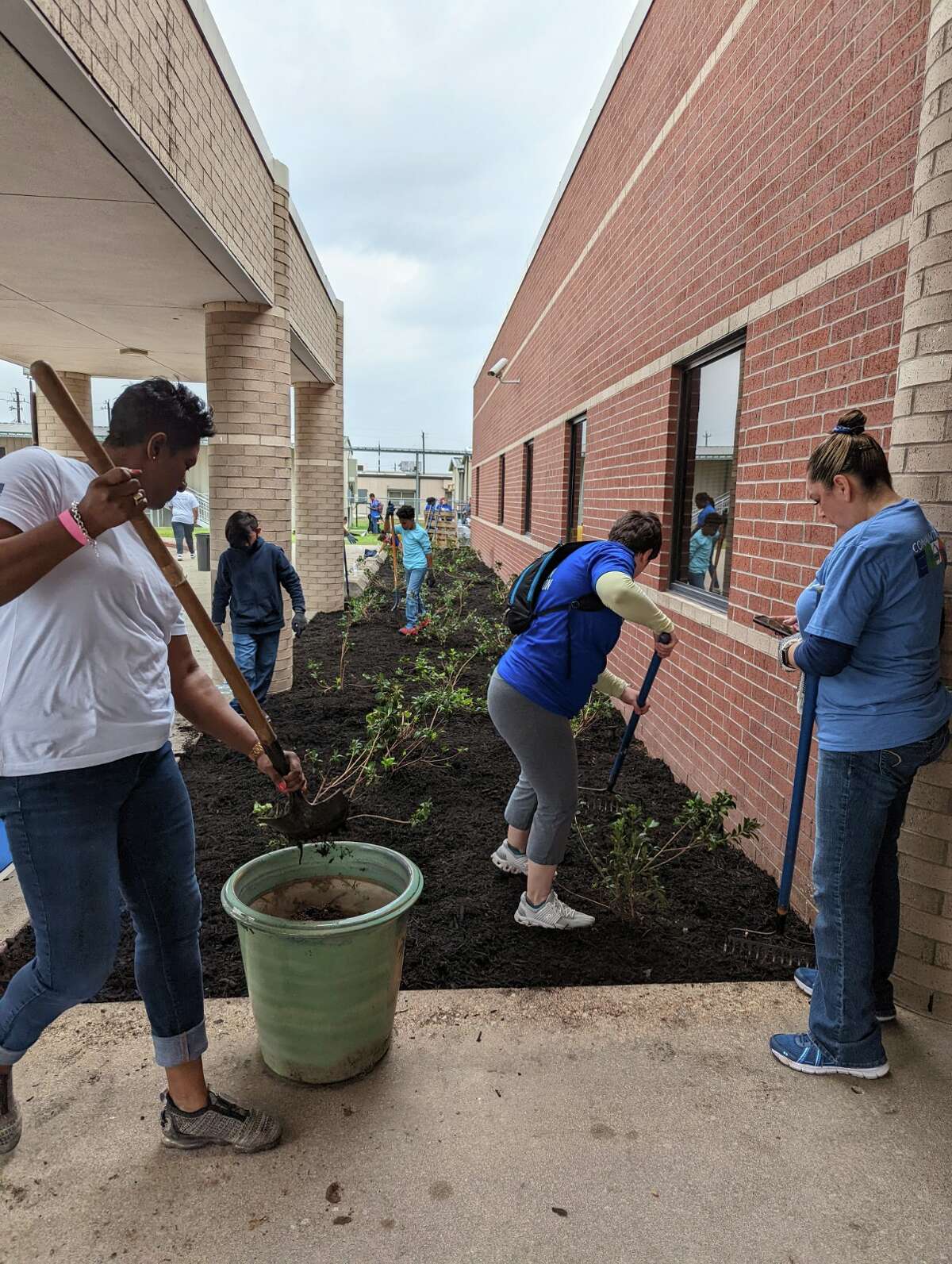 Mission Continues volunteers renovate Aleif ISD school over MLK break