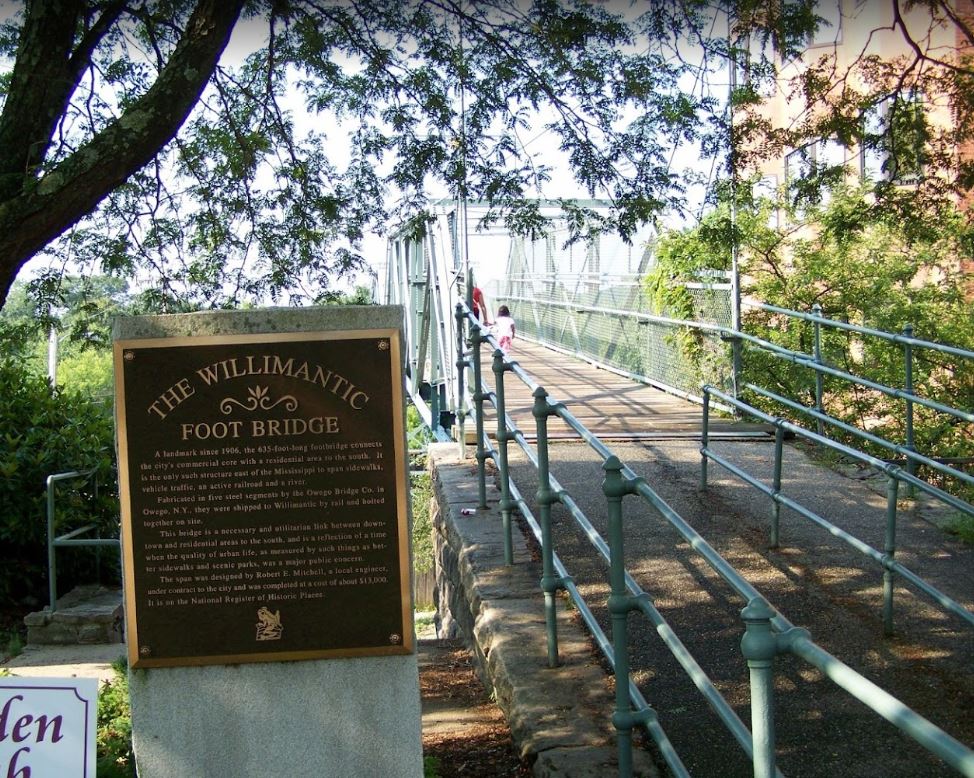 Police: Blood trail leads to scene where man shot in Willimantic