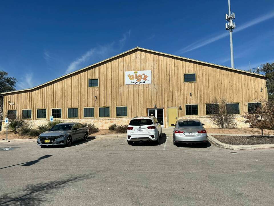 Big'z Burger Joint opens near UTSA, replaces The Well