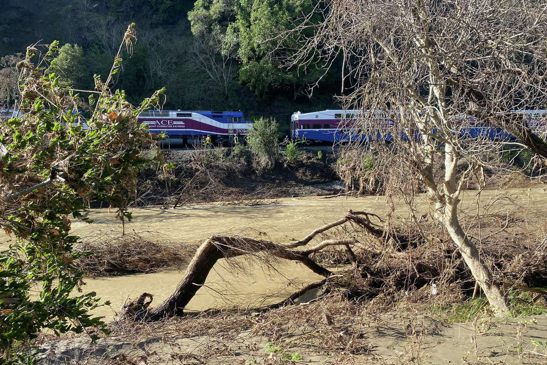 Second mudslide in 2 days impacts California commuter train