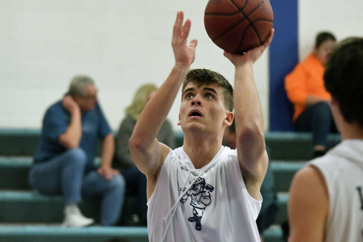 Danbury boys basketball defeats Staples, stays unbeaten.