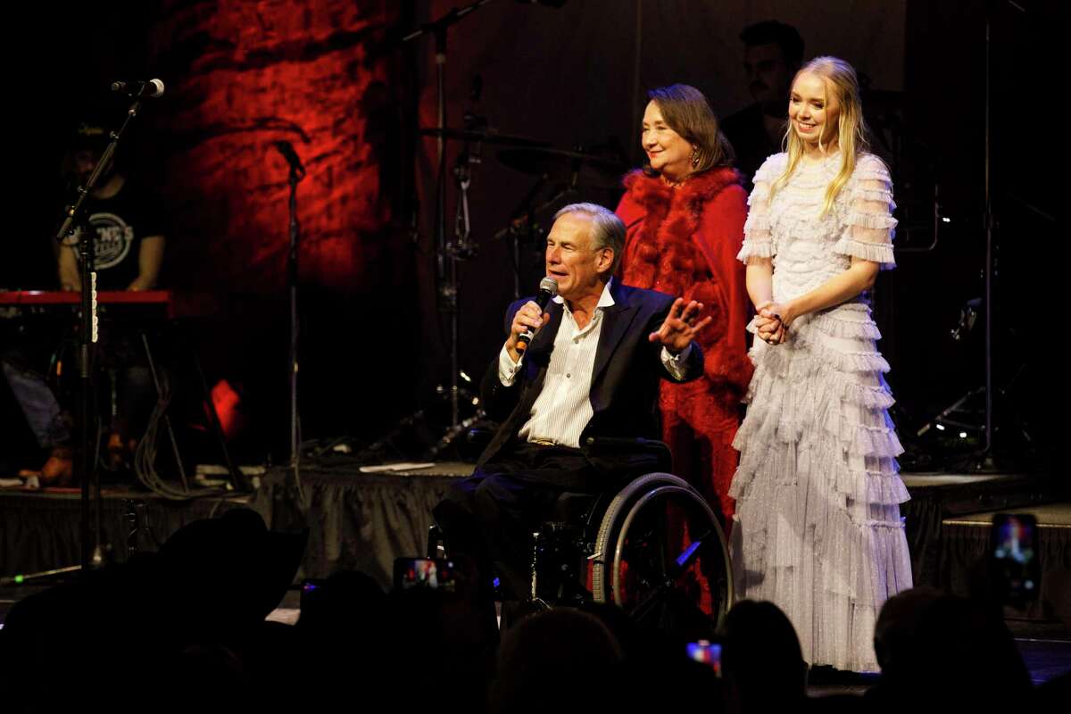 Gov. Greg Abbott sworn in for record-tying 3rd term