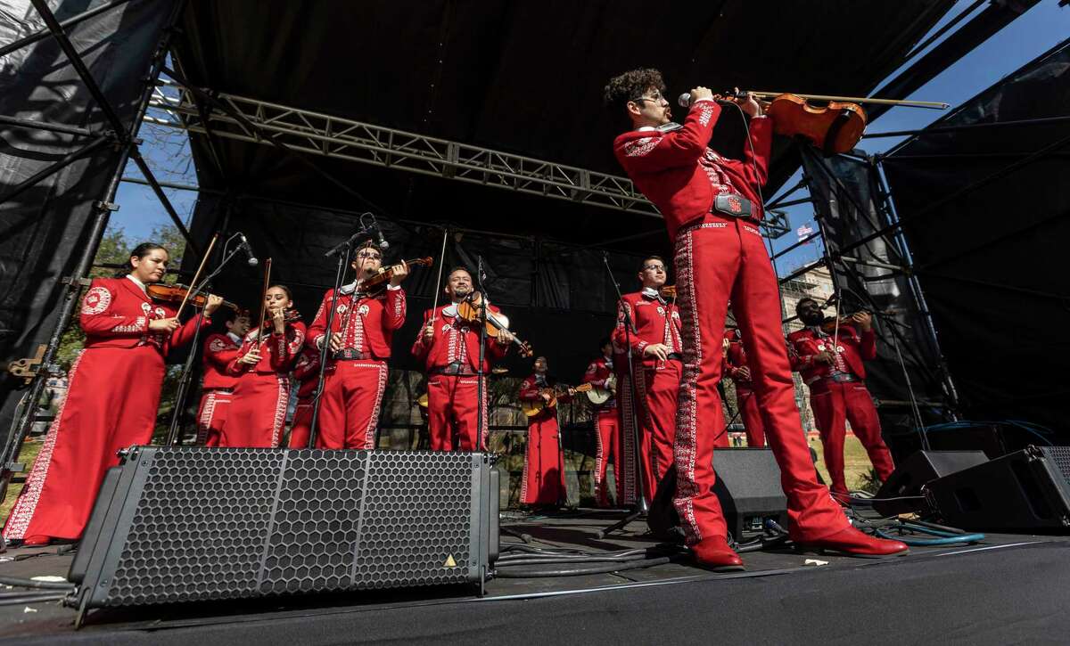 Gov. Greg Abbott sworn in for record-tying 3rd term