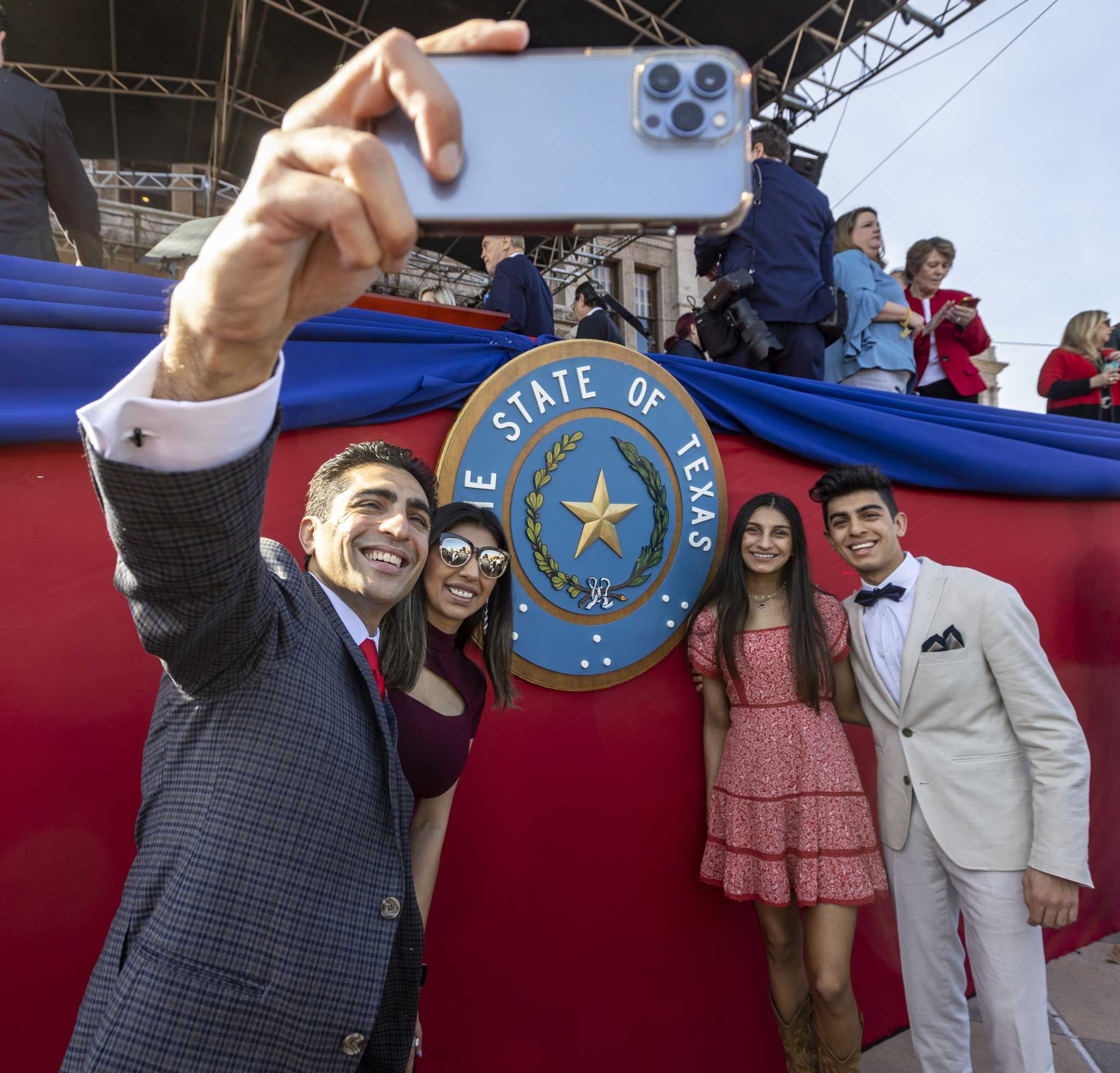 Gov. Greg Abbott sworn in for record-tying 3rd term