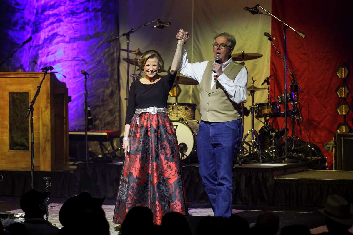 Gov. Greg Abbott sworn in for record-tying 3rd term