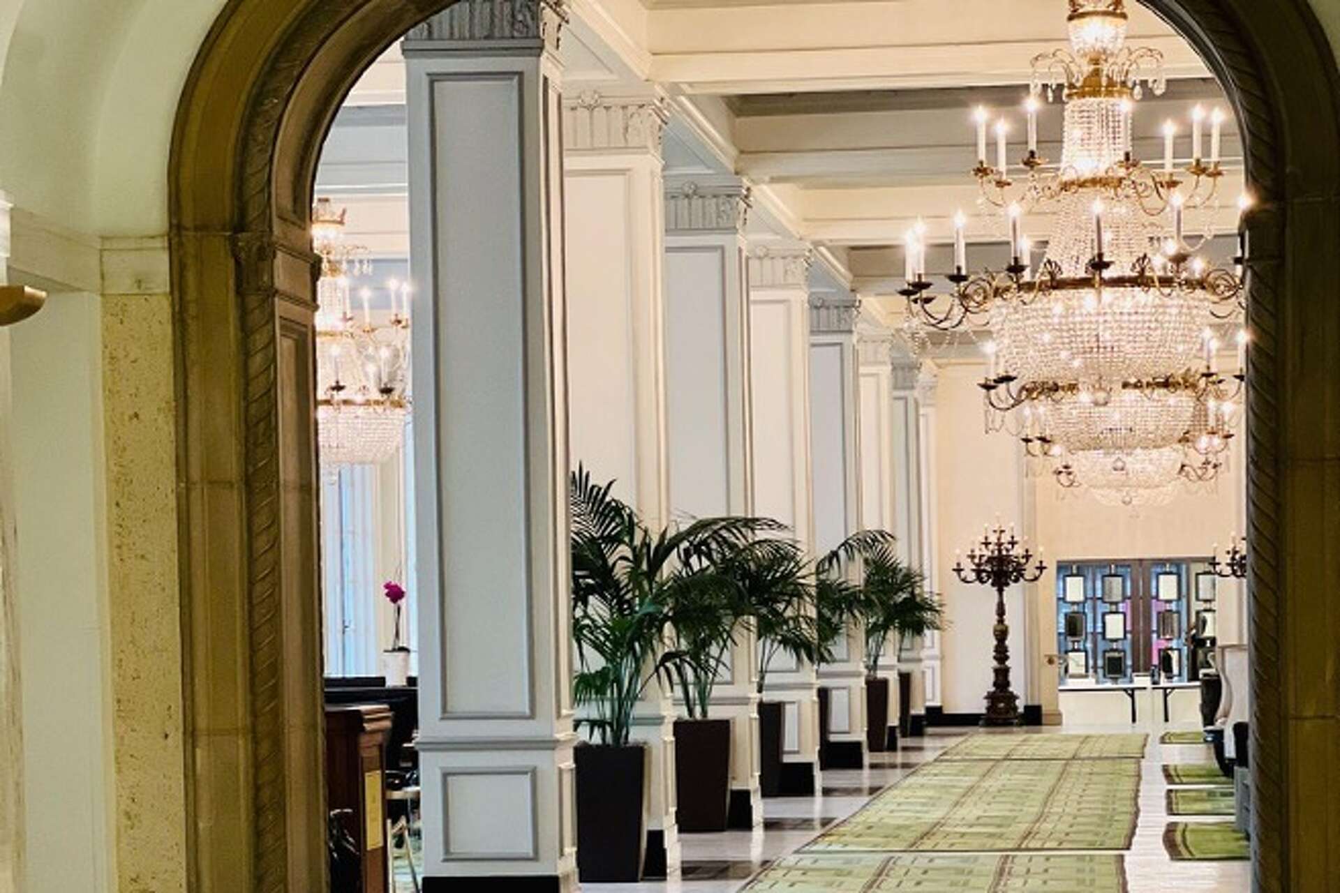 History of The St. Anthony Hotel in San Antonio, explained