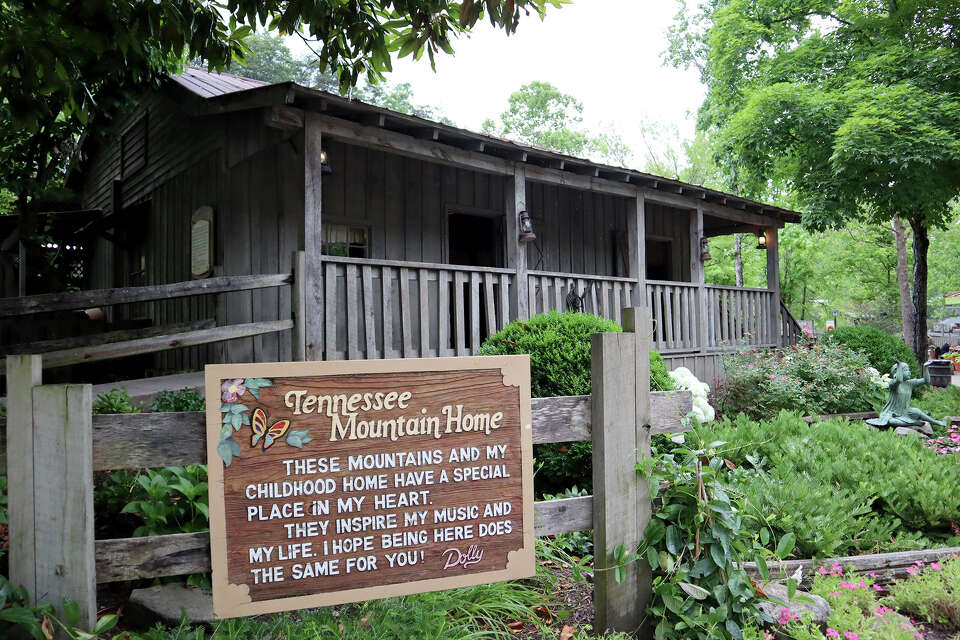 Is Dollywood the best theme park in America?