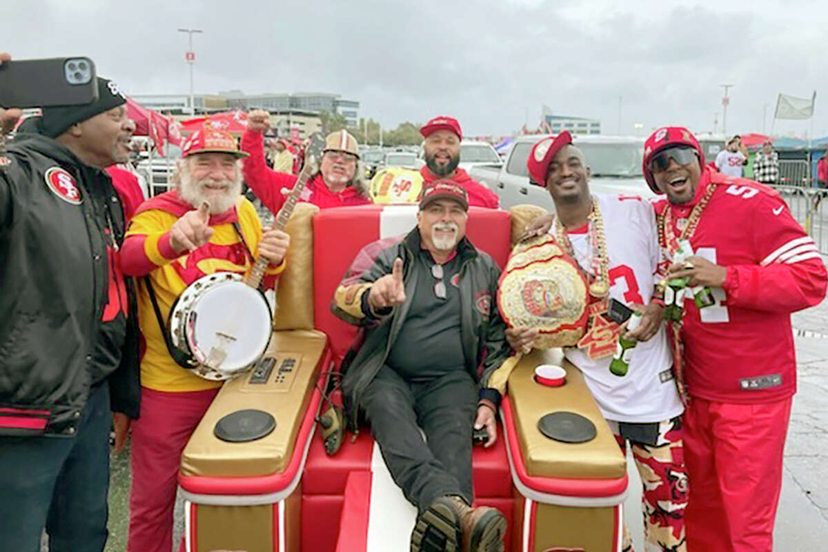 This 49ers fan defied his Cowboys-loving dad. Then he went viral.