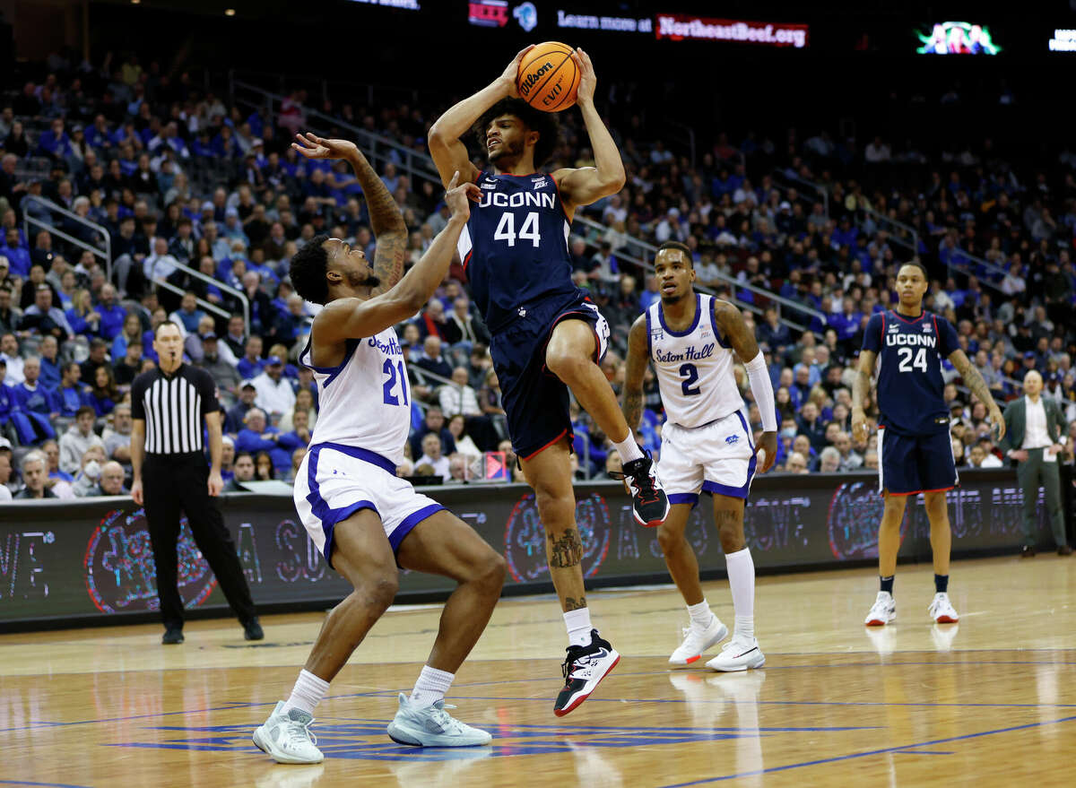 UConn's Dan Hurley sure Andre Jackson will break out of slump