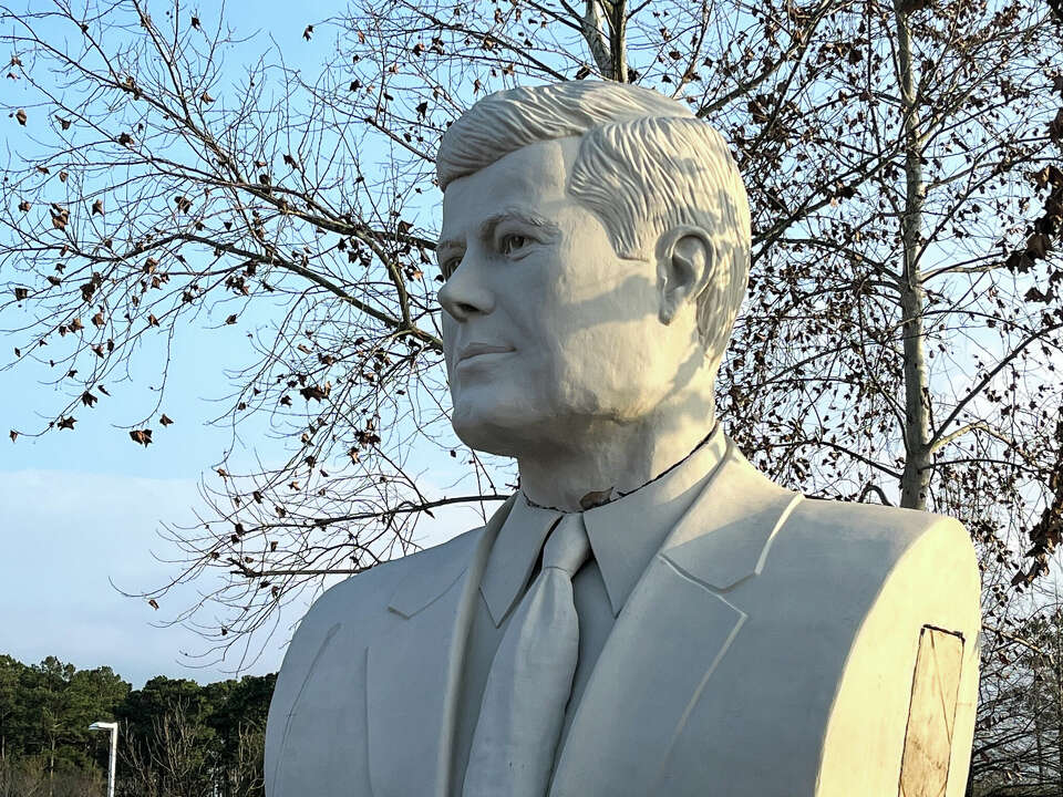 Popular Houston artist erects massive JFK bust near IAH