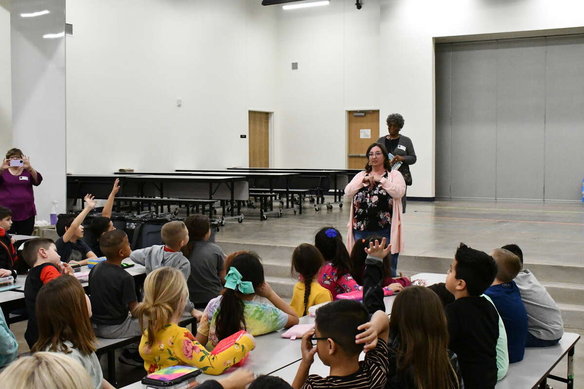 Volunteers celebrate MLK legacy with Plainview Central Elementary