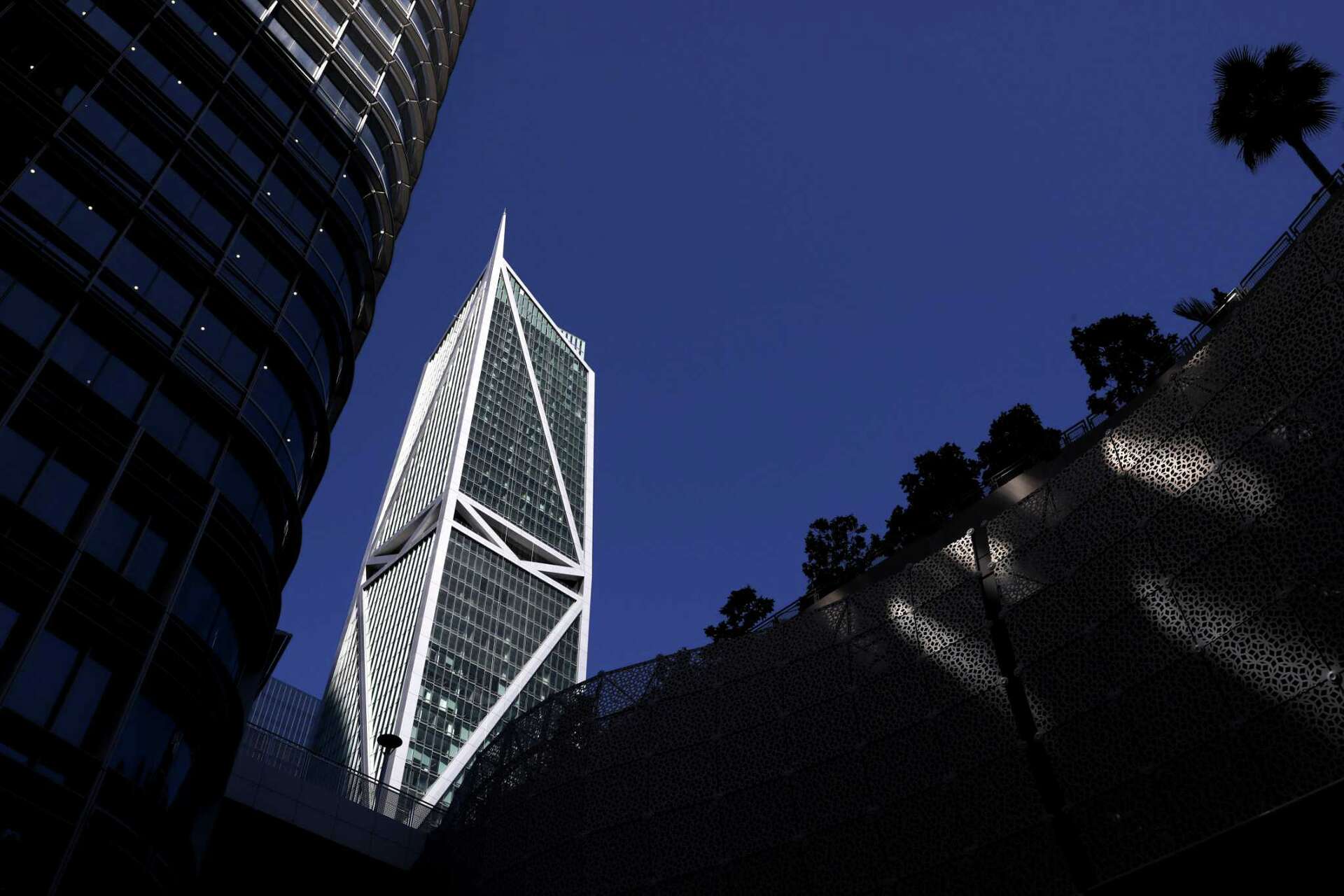 Meta lists massive SF office for sublease after layoffs