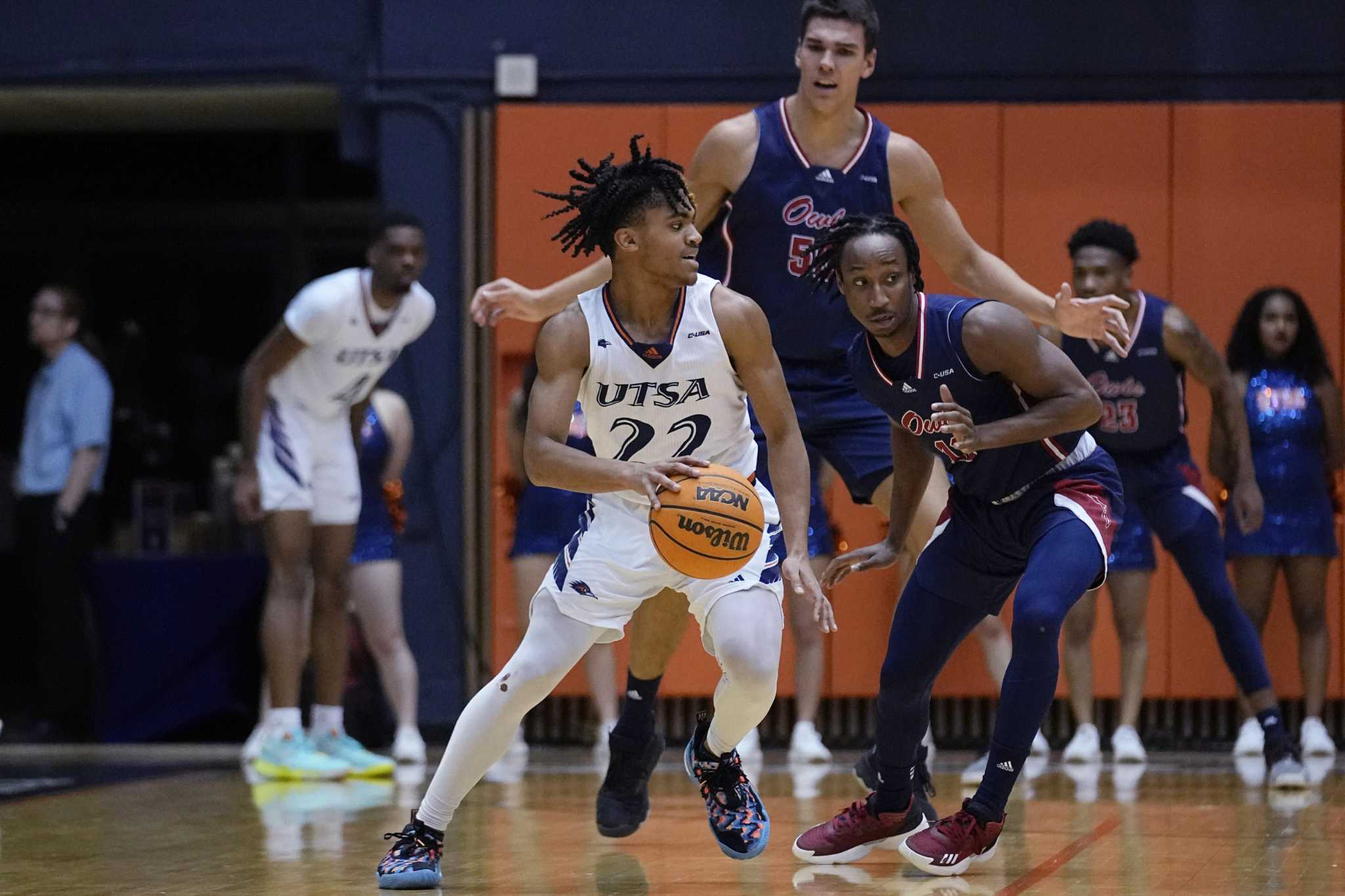 No. 24 FAU surges in second half to put away UTSA