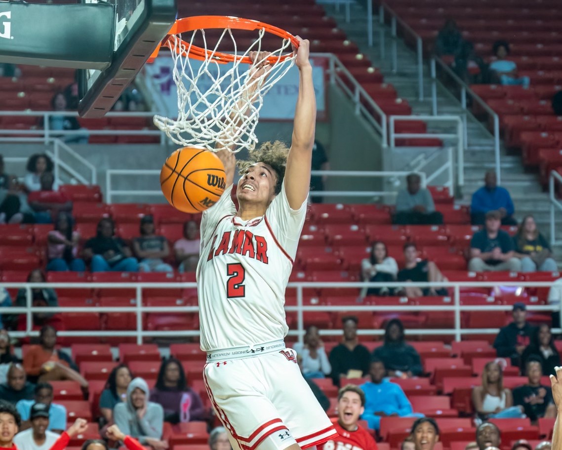 Calmese clutch again as Lamar stuns Texas A&M-Corpus Christi