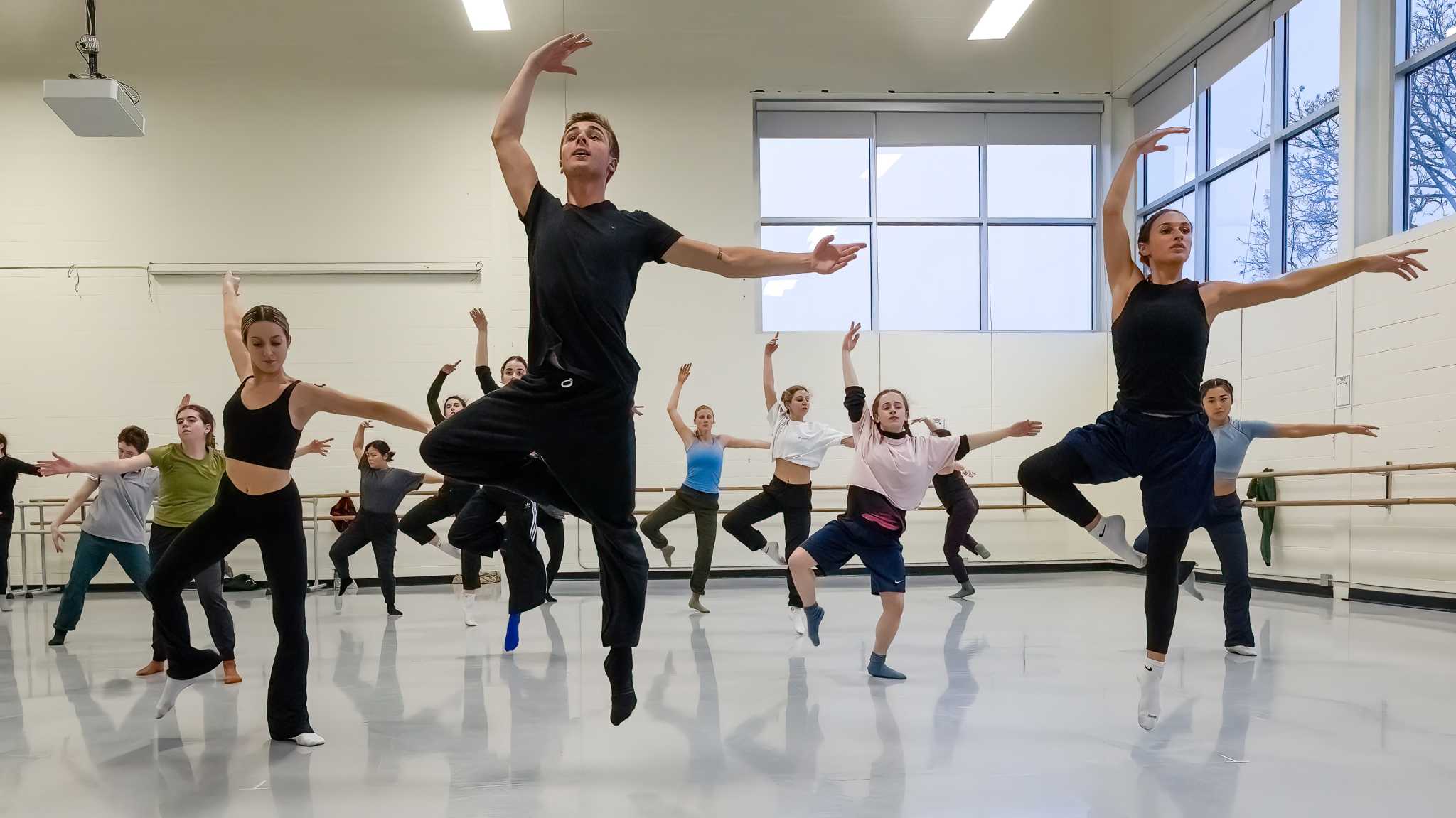 Skidmore students train with West Coast troupe for UAlbany performance