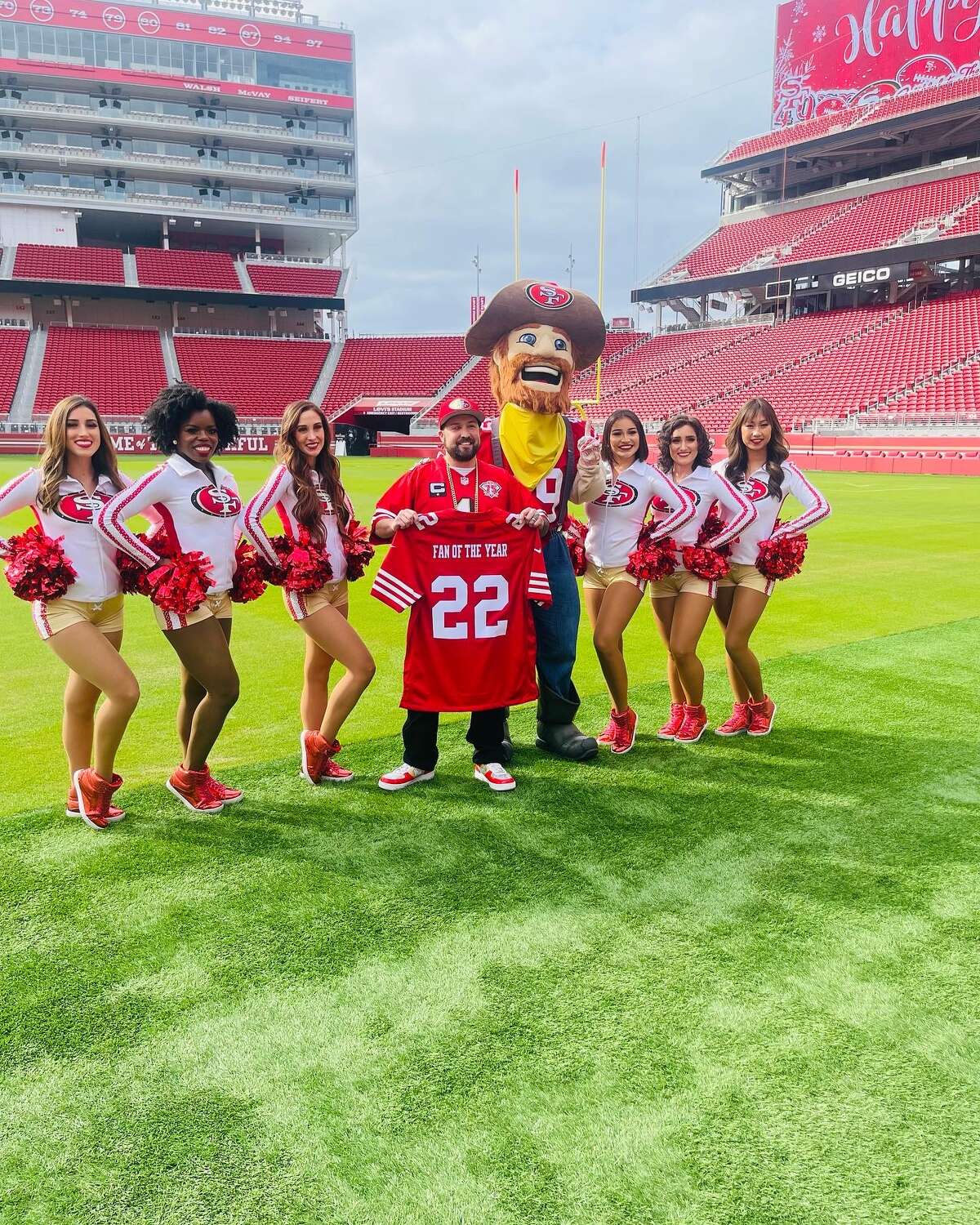 This 49ers superfan has a prosthetic eye with the team logo