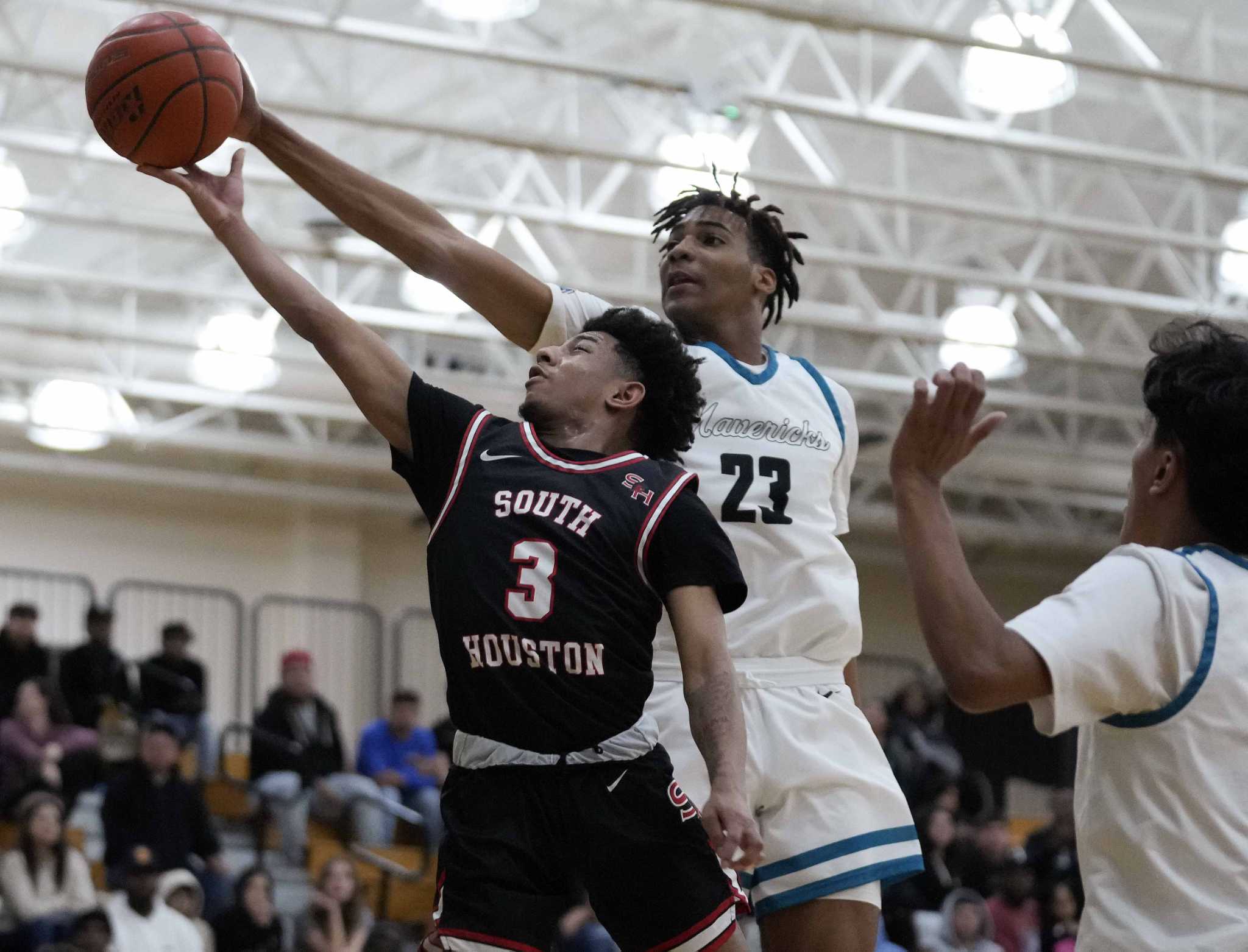 Pasadena Memorial forward Robert Miller III commits to LSU