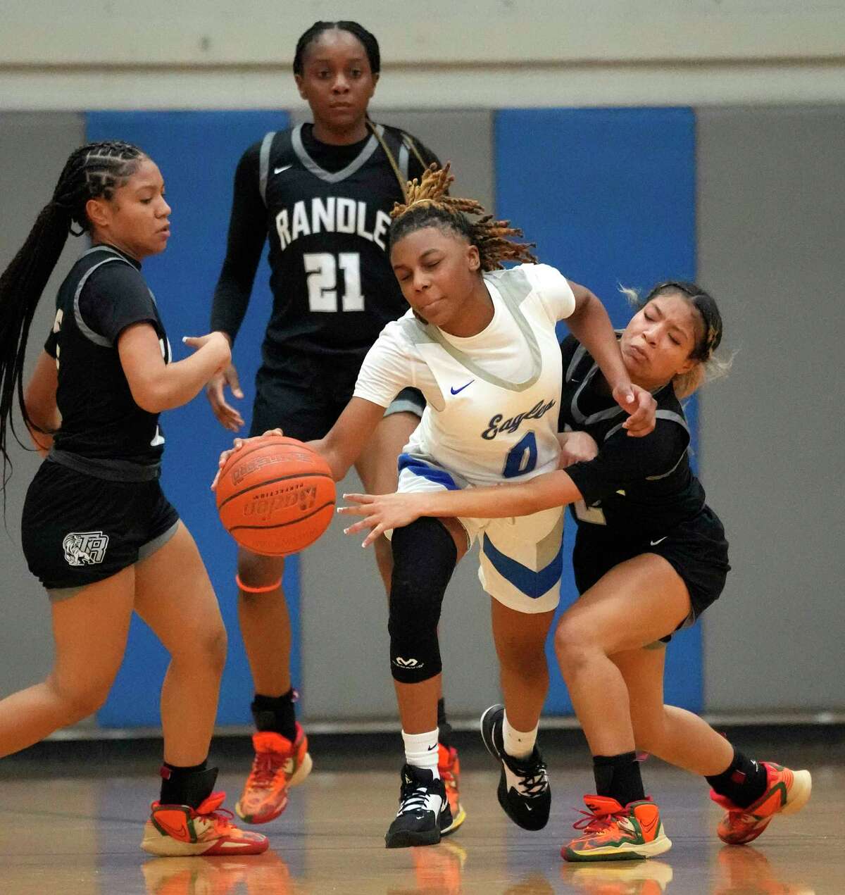 Girls basketball: Fort Bend Willowridge Eagles top Randle Lions