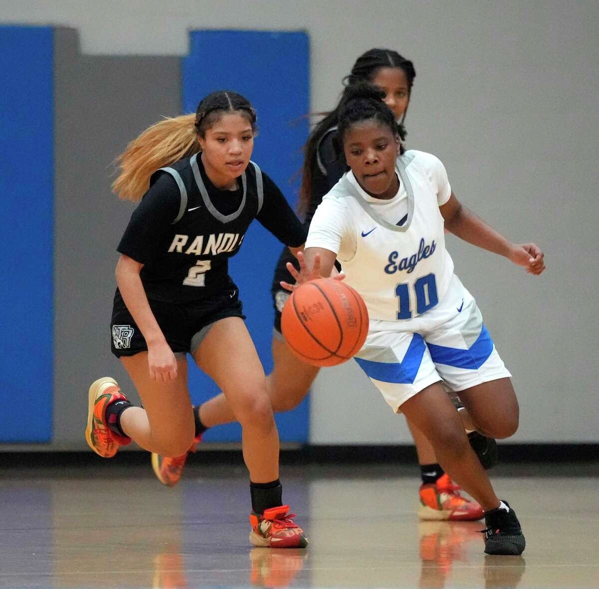Girls basketball: Fort Bend Willowridge Eagles top Randle Lions