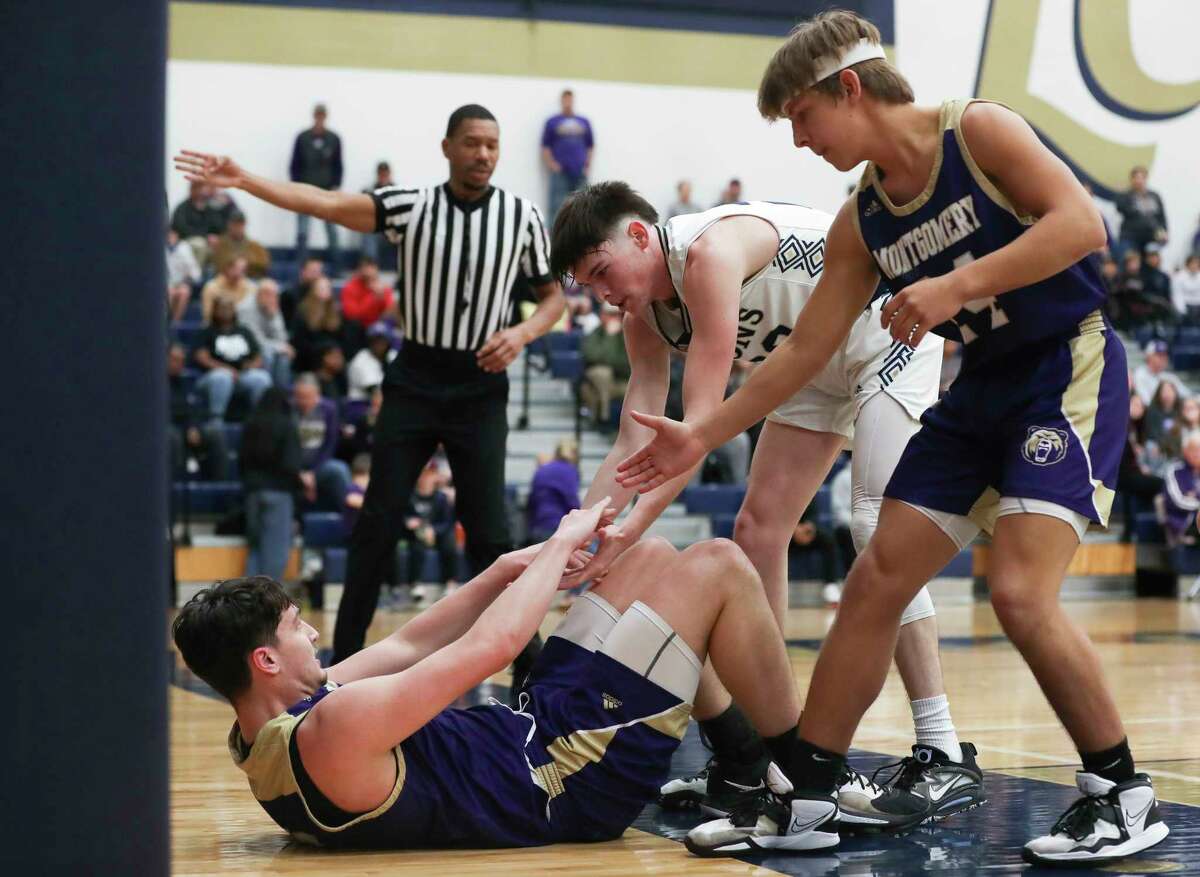 Lake Creek heats up in 3rd quarter to run away from Montgomery