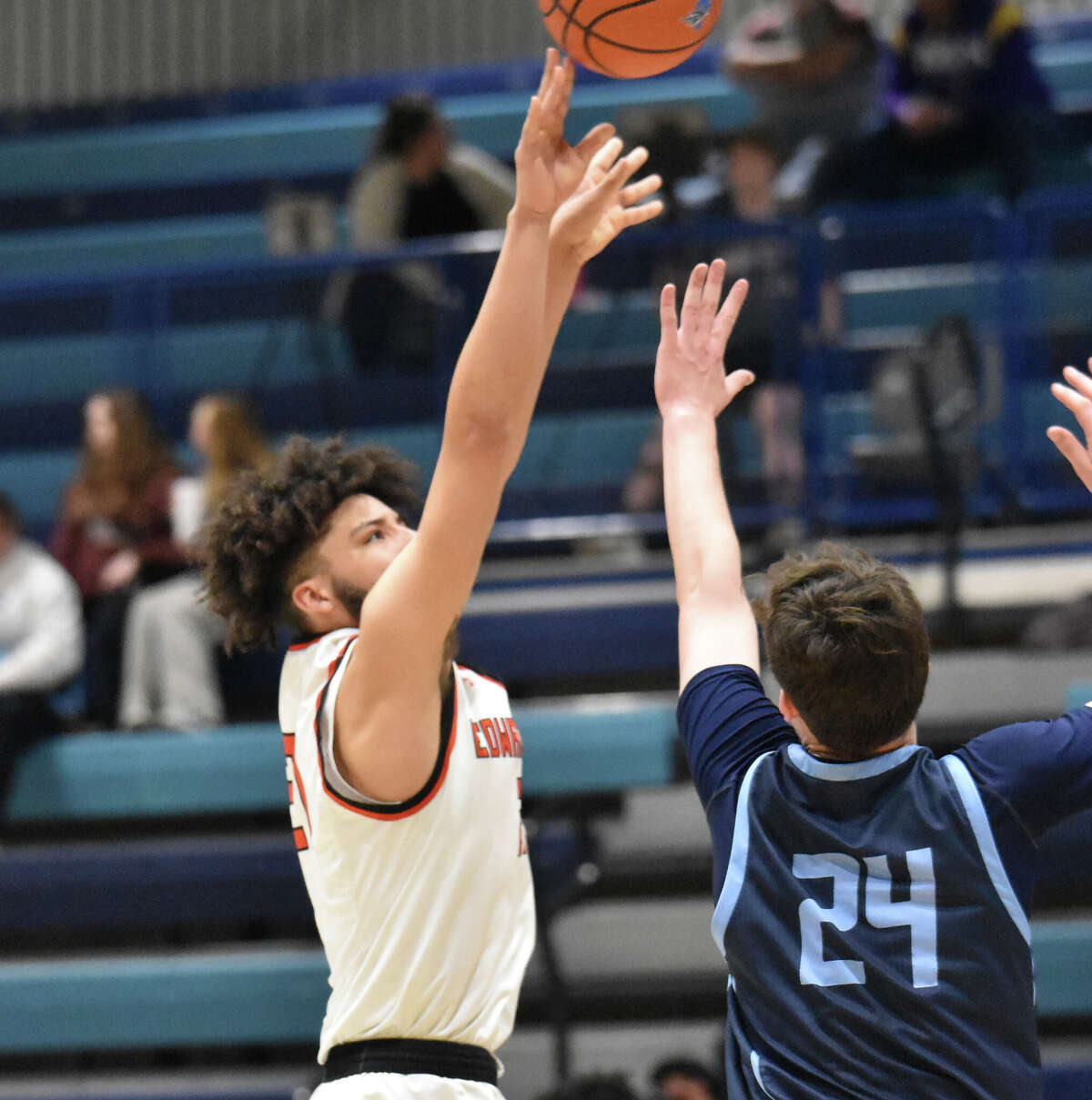 Edwardsville beats host Jersey to win Mid-Winter Classic championship