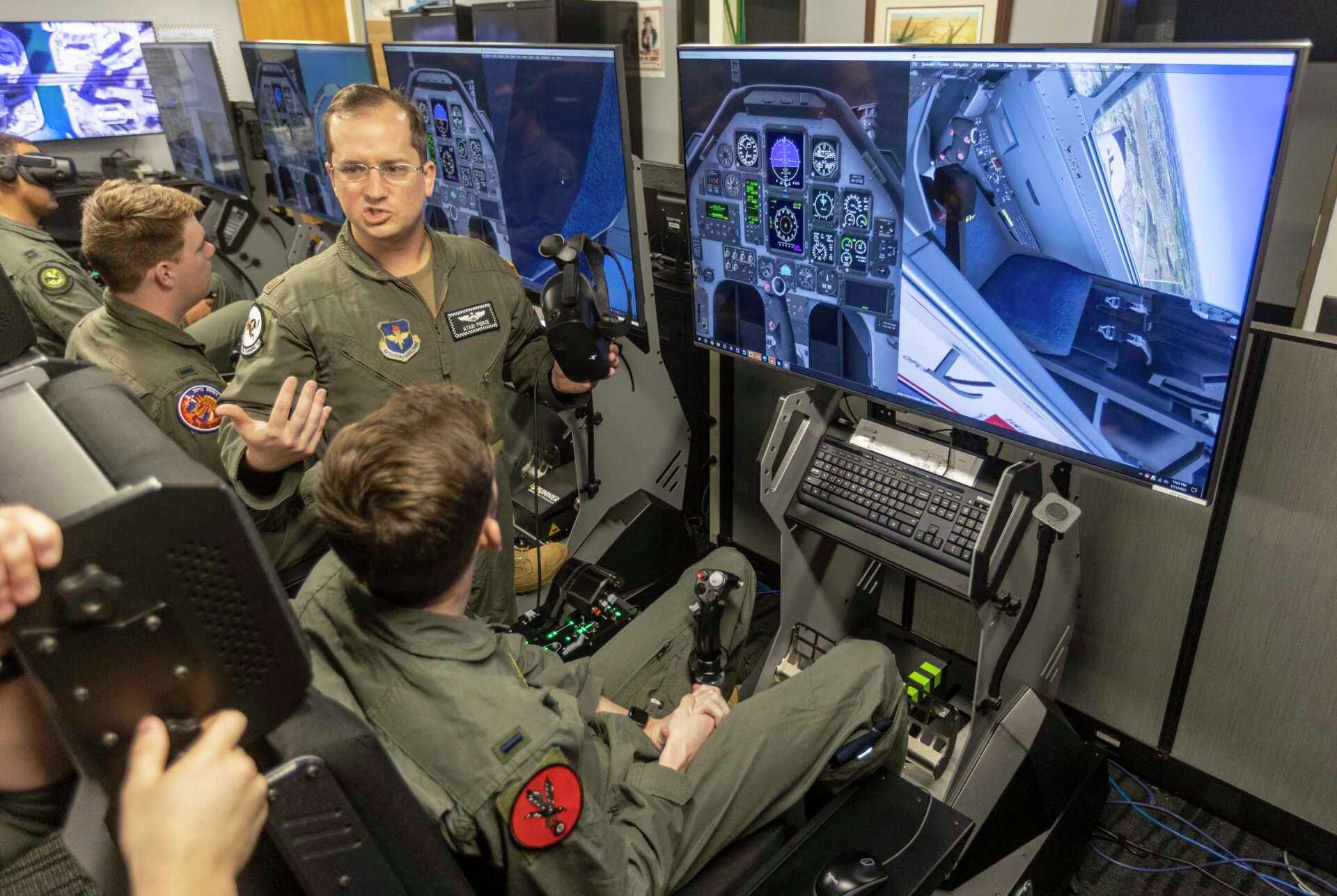 Speedier Air Force pilot training leans on tech — but the human brain ...