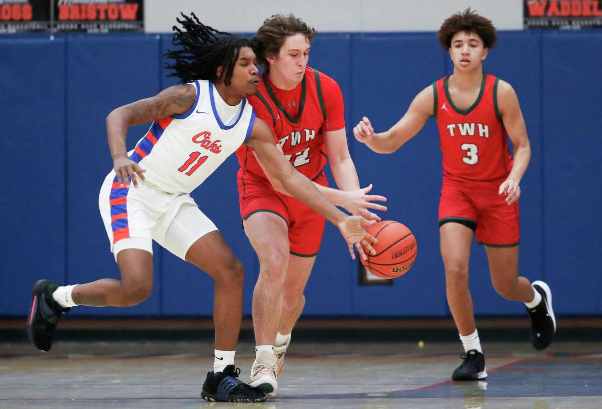 Lewis, Grand Oaks handle The Woodlands, force four-way tie for 1st