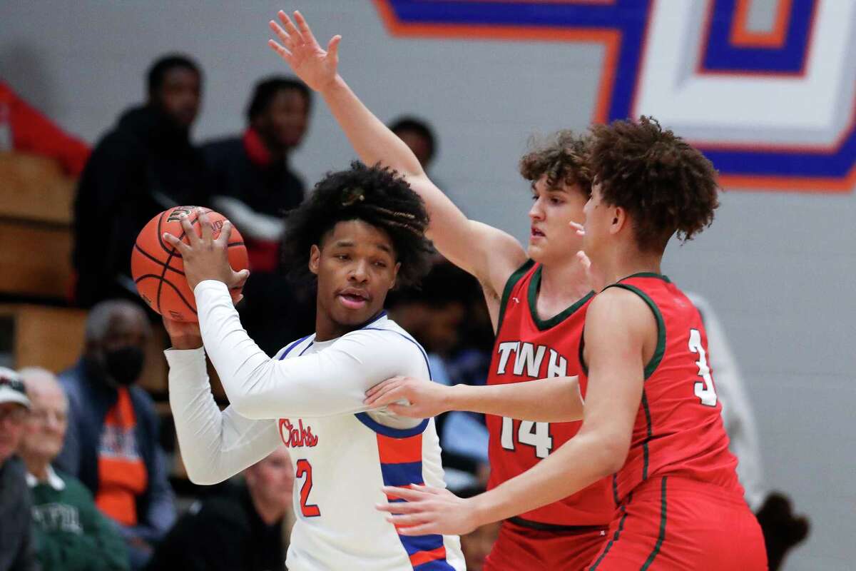 Lewis, Grand Oaks handle The Woodlands, force four-way tie for 1st