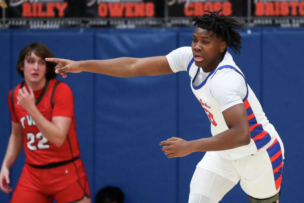 Lewis, Grand Oaks handle The Woodlands, force four-way tie for 1st