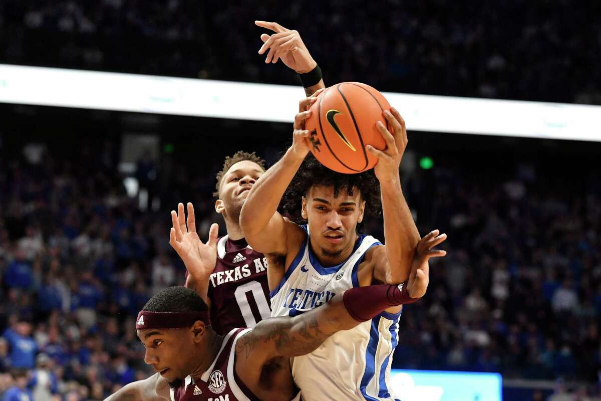 College basketball: Kentucky snaps Texas A&M's 7-game win streak