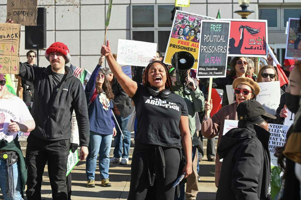 Dueling rallies on abortion highlight tensions on Roe v. Wade’s 50th ... Dueling rallies on abortion highlight tensions on Roe v. Wade’s 50th ...