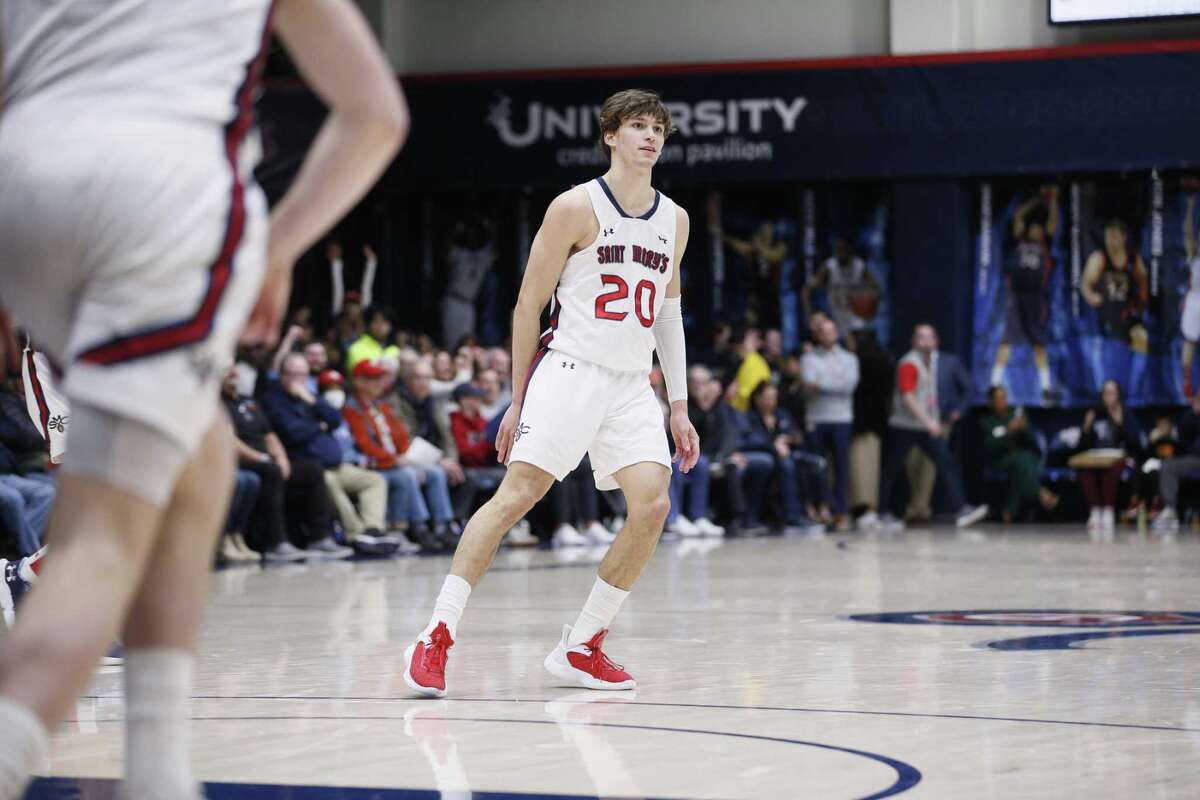 St. Mary’s men thrash Santa Clara, extend win streak to 9