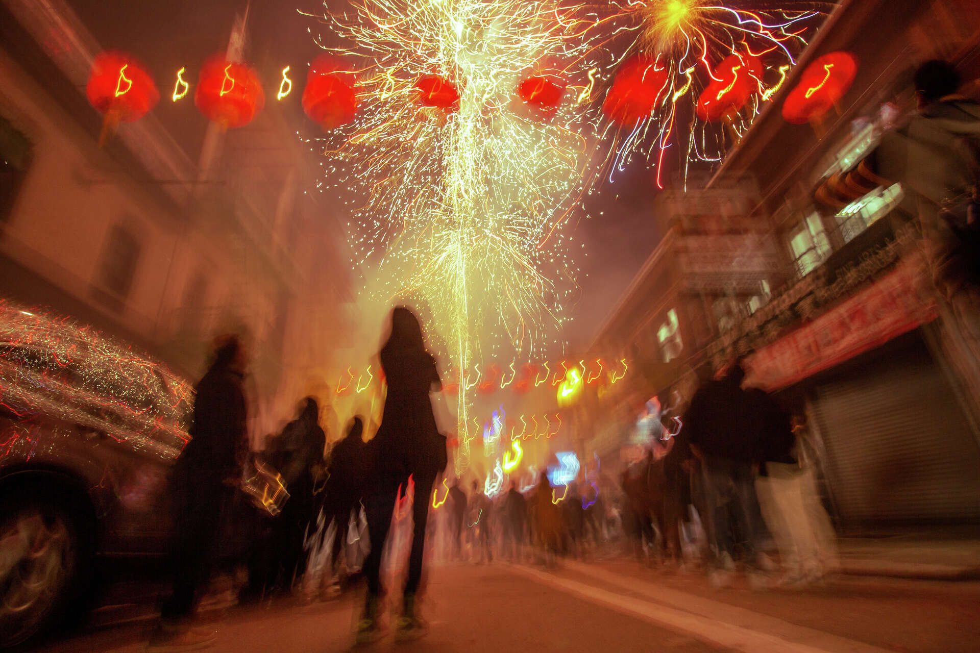 Wild Lunar New Year's fireworks erupt in San Francisco